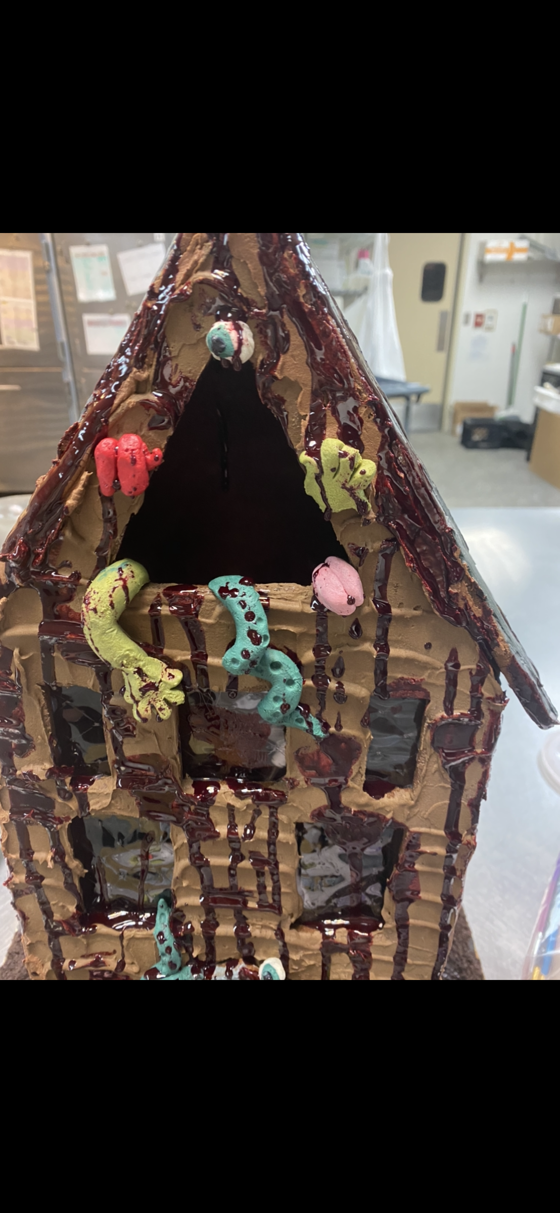 Haunted Gingerbread Display : 9 Steps (with Pictures) - Instructables
