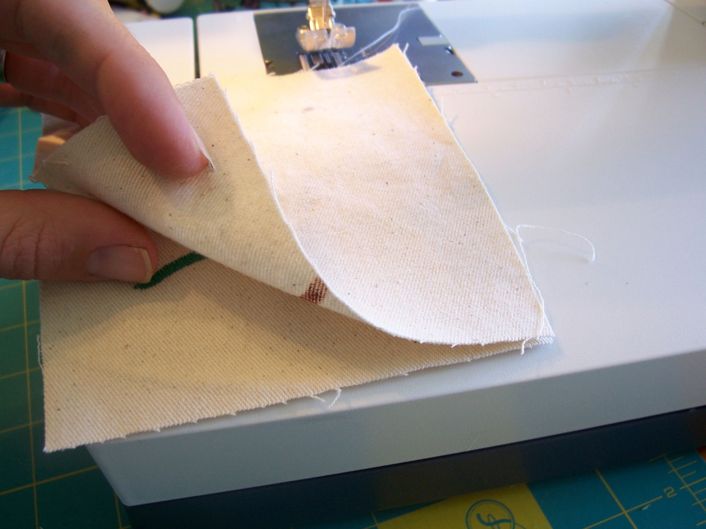 Sewing a Perfect 3-D Corner (for a Cube) : 5 Steps (with Pictures ...