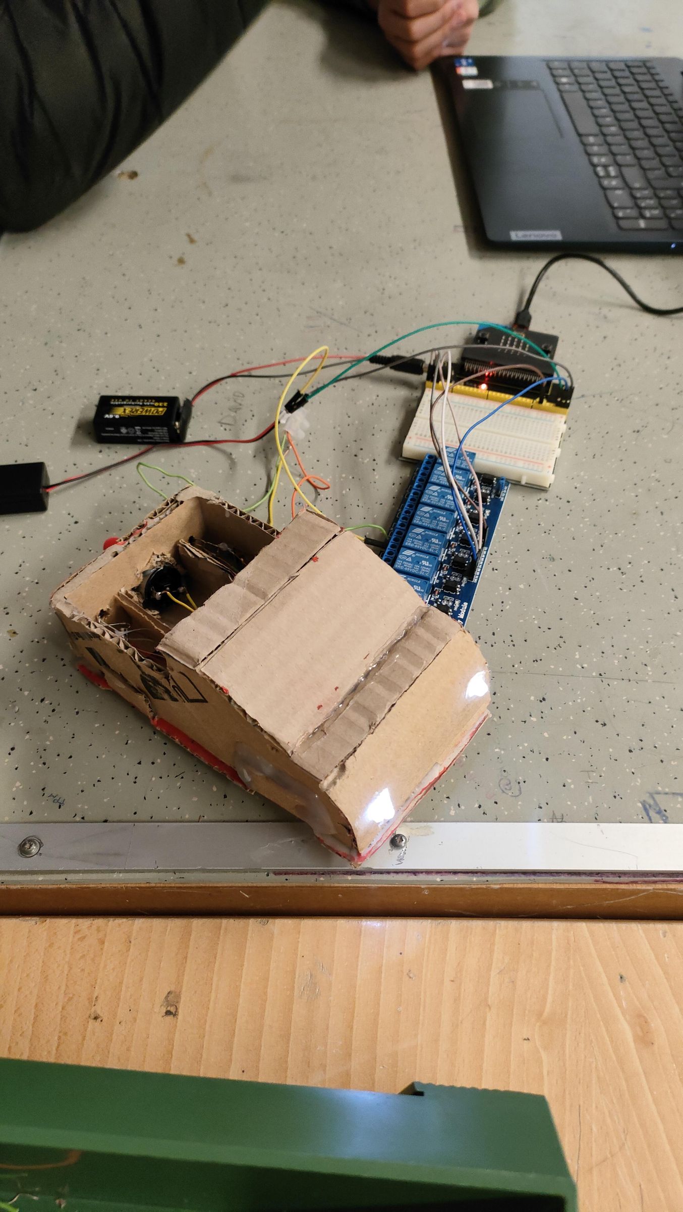 Maqueta Lancha Con Automatismos Hecho Por Robert,Adam Y Unai : 6 Steps - Instructables