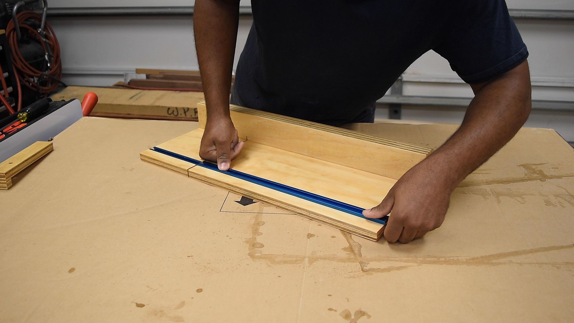 Mini Table Saw Crosscut Sled : 11 Steps (with Pictures) - Instructables