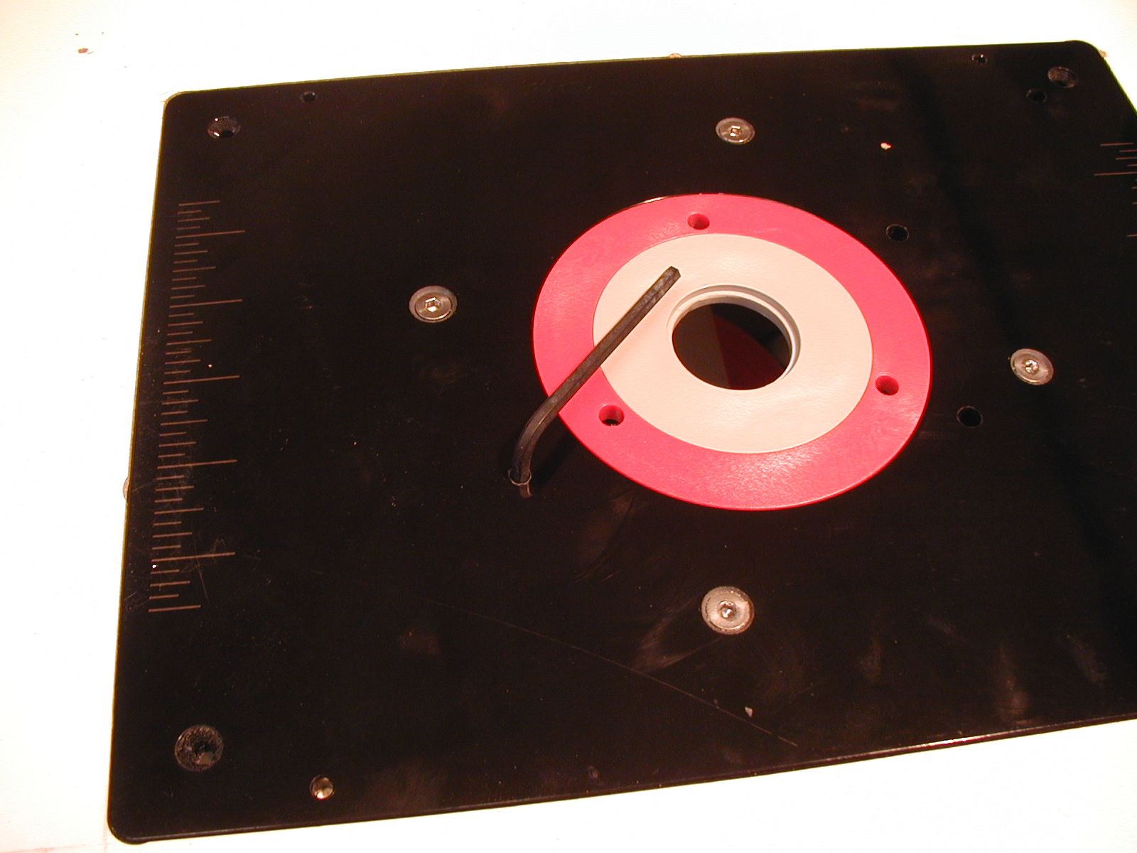 Ultra-cheap Router Lift : 6 Steps (with Pictures) - Instructables