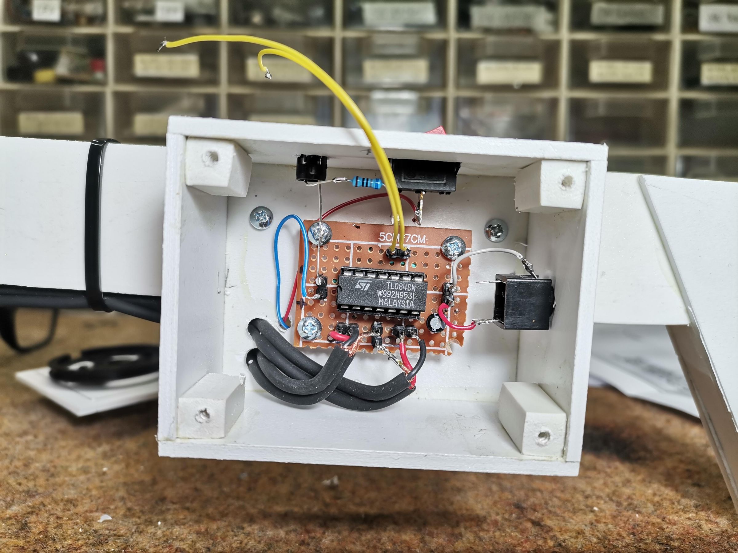 DIY Super Simple Sensitive Metal Detector : 3 Steps (with Pictures ...