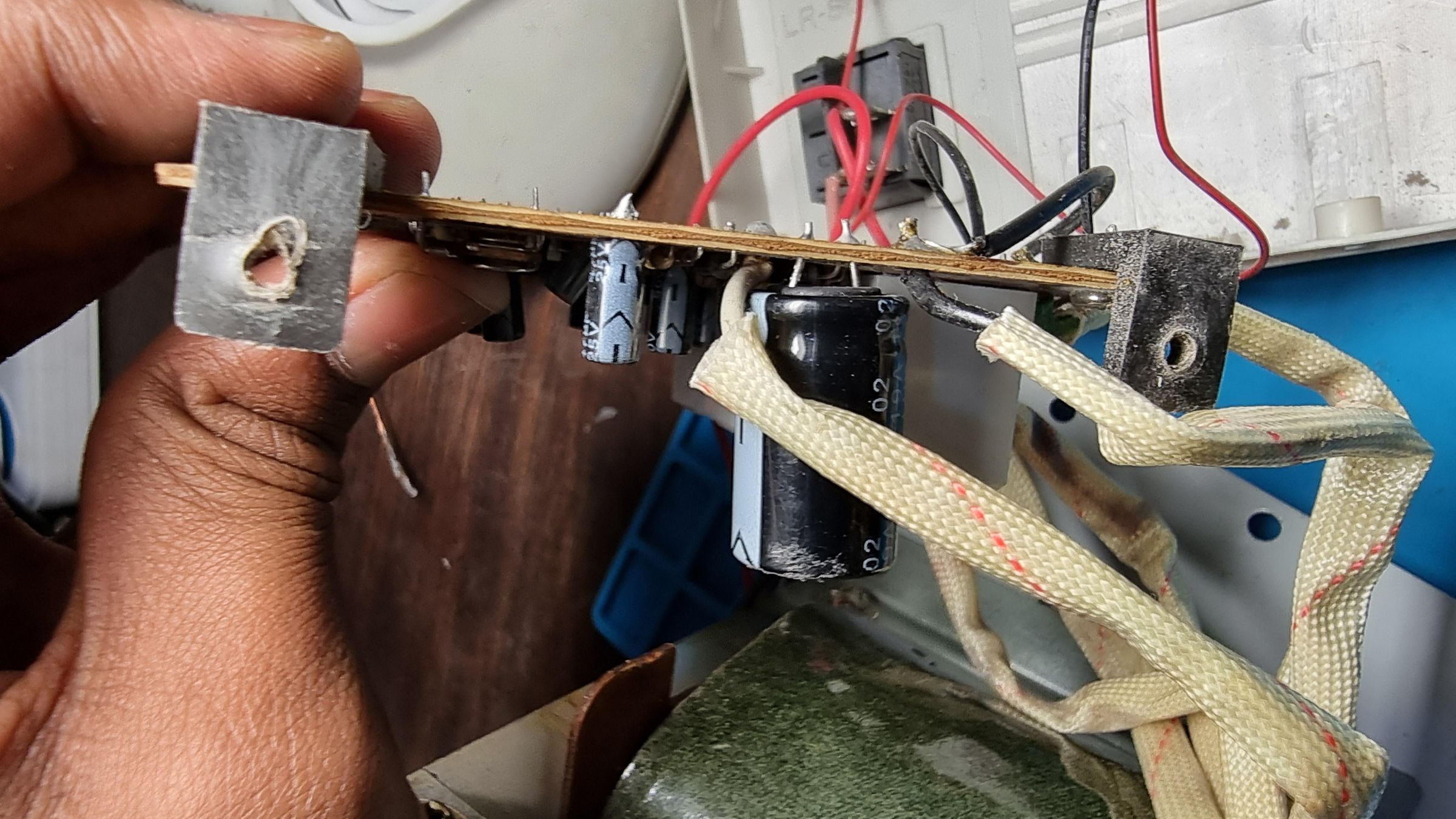 Fixing a Voltage Stabilizer(plus Repairing Tips). : 9 Steps (with ...