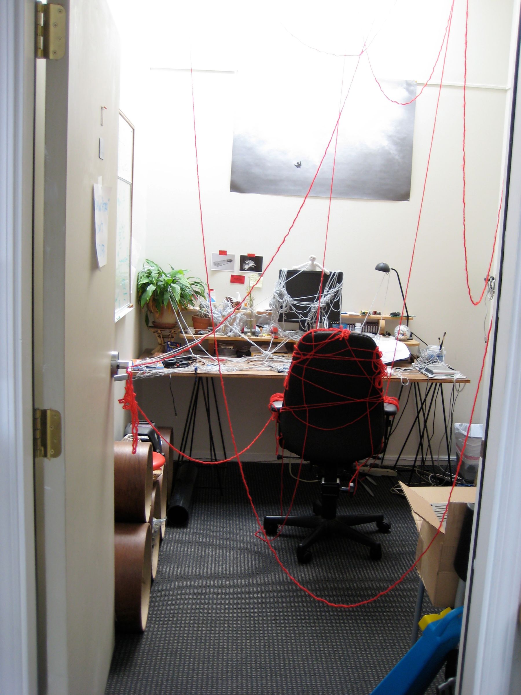How to Redecorate the Office When Everyone Is Gone : 7 Steps (with ...