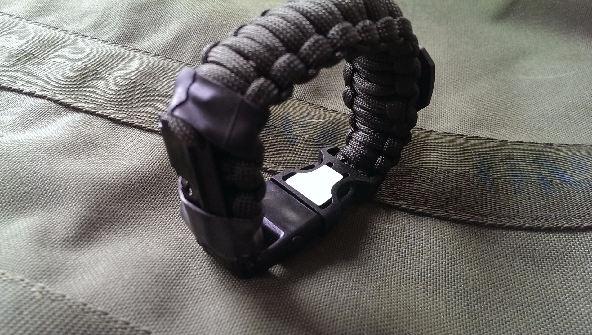 The Fallout Survivor: Nuclear and EMP Ready Paracord Bracelet- Anti ...