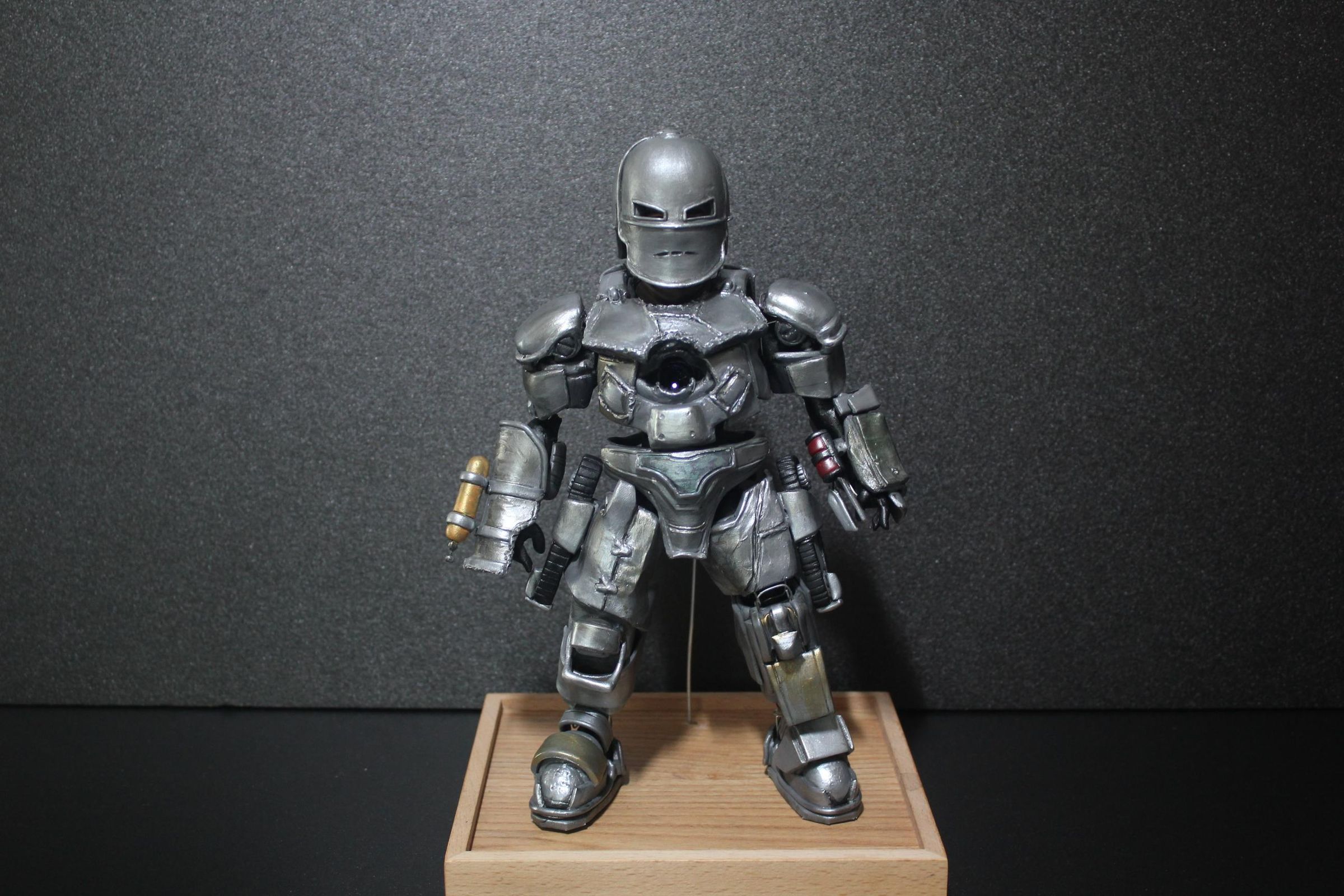 Marvel Handmade Ironman Clay : 3 Steps - Instructables