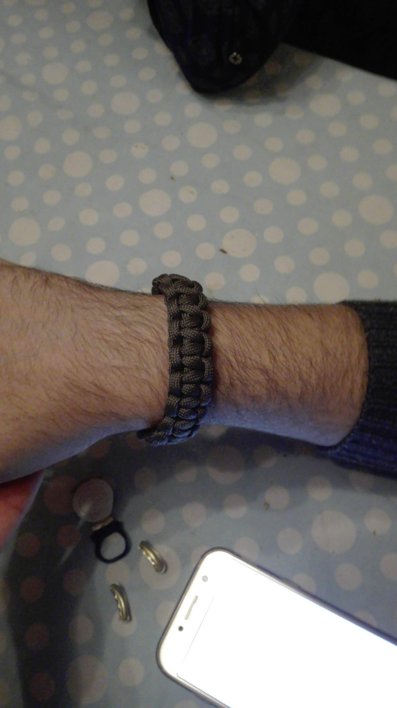 Paracord Bracelet Without Buckles! : 10 Steps (with Pictures ...