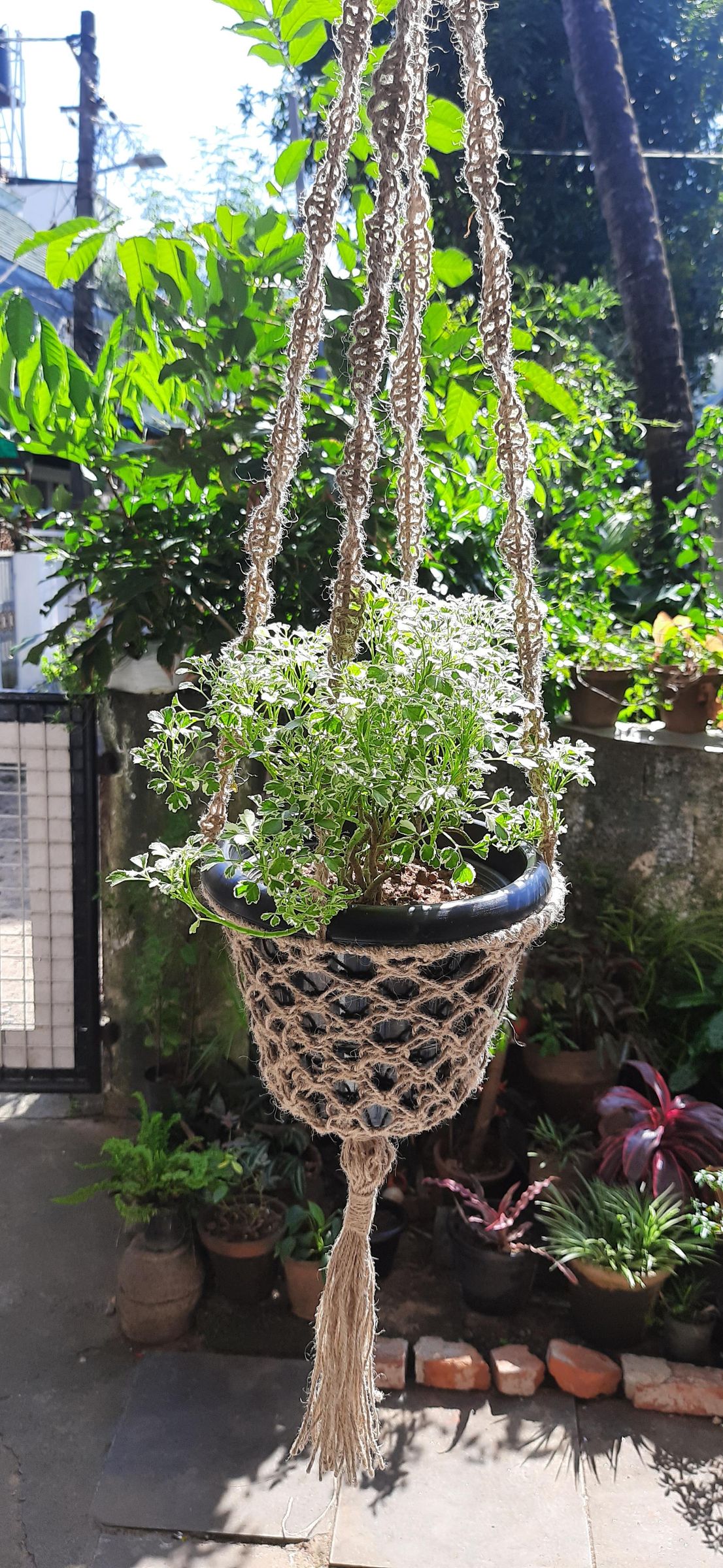 RECYCLED JUTE MACRAME PLANT HANGER : 8 Steps - Instructables