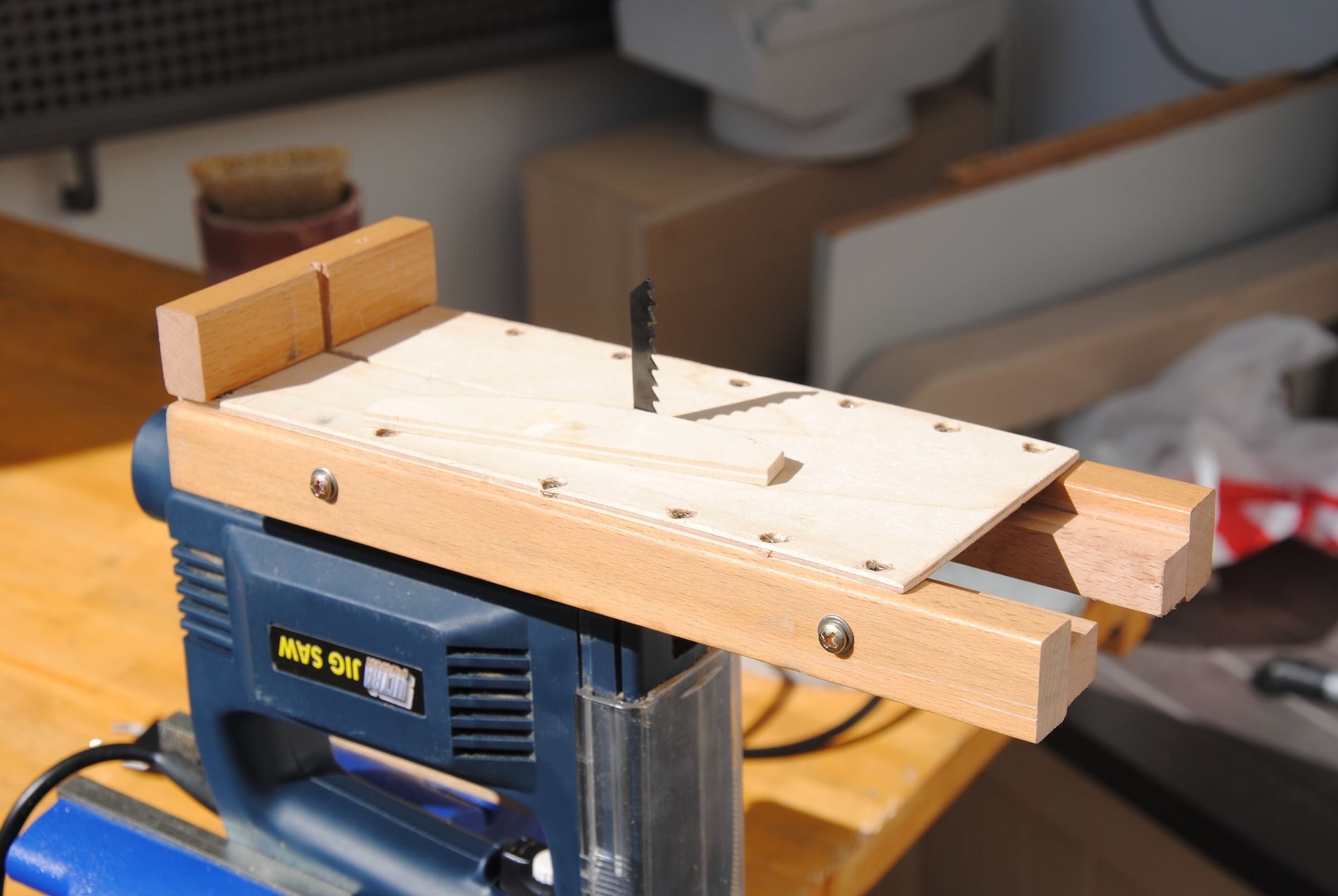 DIY Jigsaw Crosscut Sled - Perfect Jigsaw Cuts Every Single Time! : 8 ...