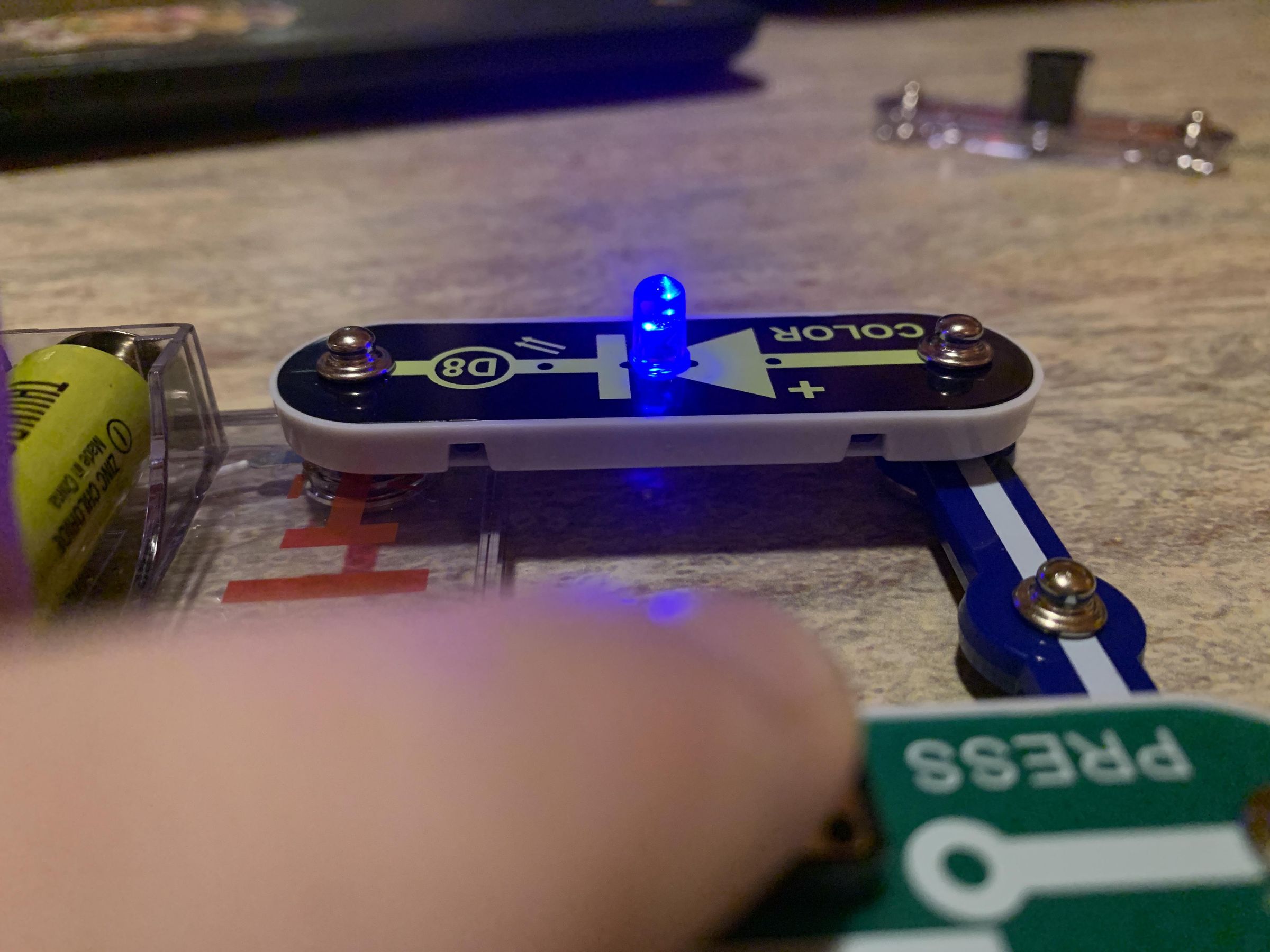 How to Make Pushbutton Light Circuit With Snap Circuits : 5 Steps ...