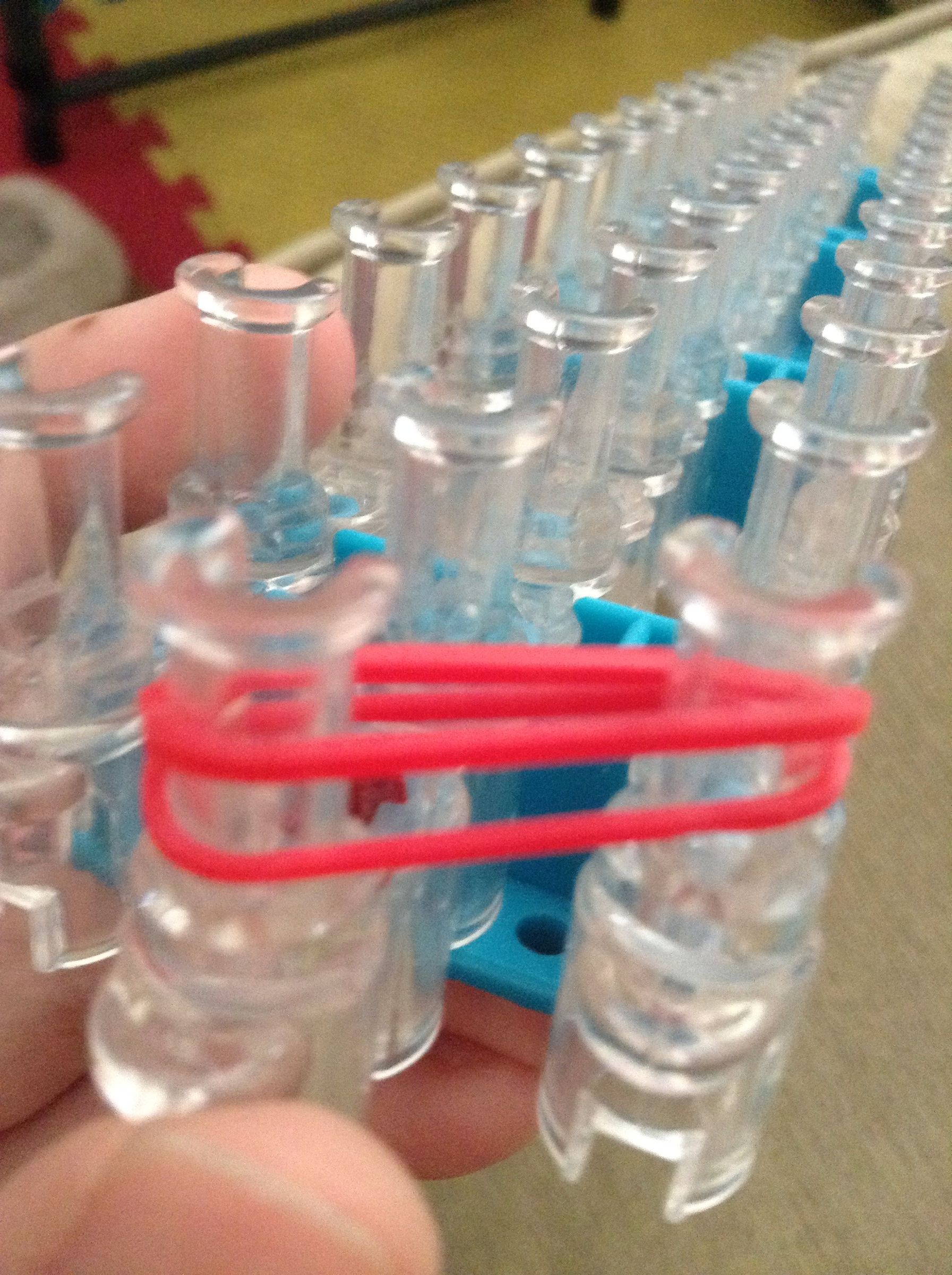 Rainbow Loom Goldfish Charm : 19 Steps (with Pictures) - Instructables