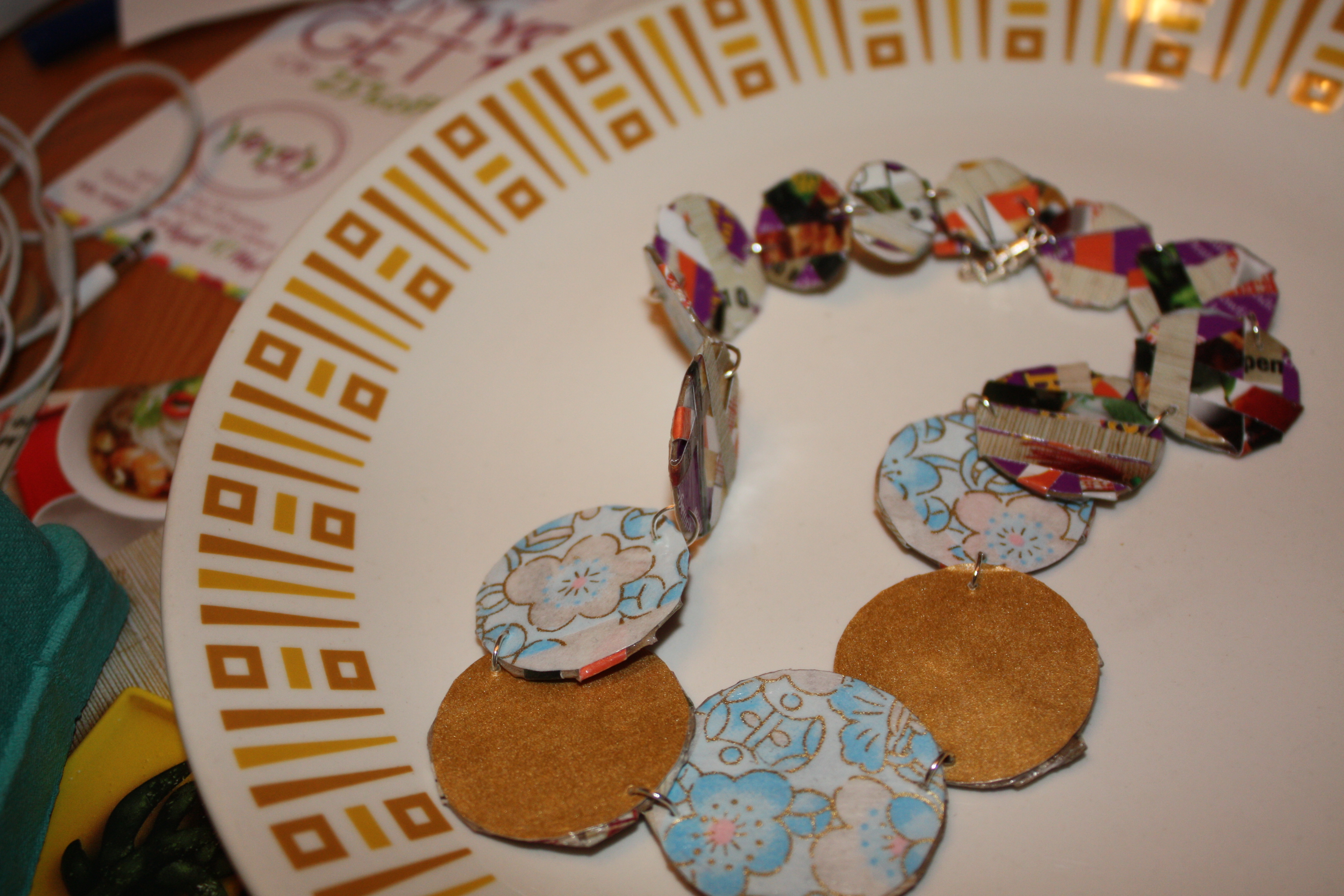 Reversible Cardboard Disc Necklace : 9 Steps - Instructables