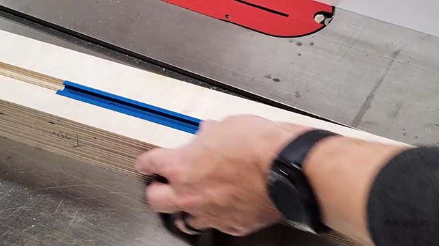 How to Make a Cross Cut Sled : 11 Steps (with Pictures) - Instructables