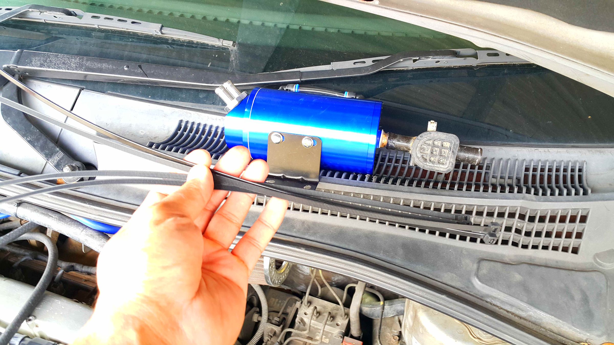 Installing an Oil Air Separator! : 5 Steps (with Pictures) - Instructables