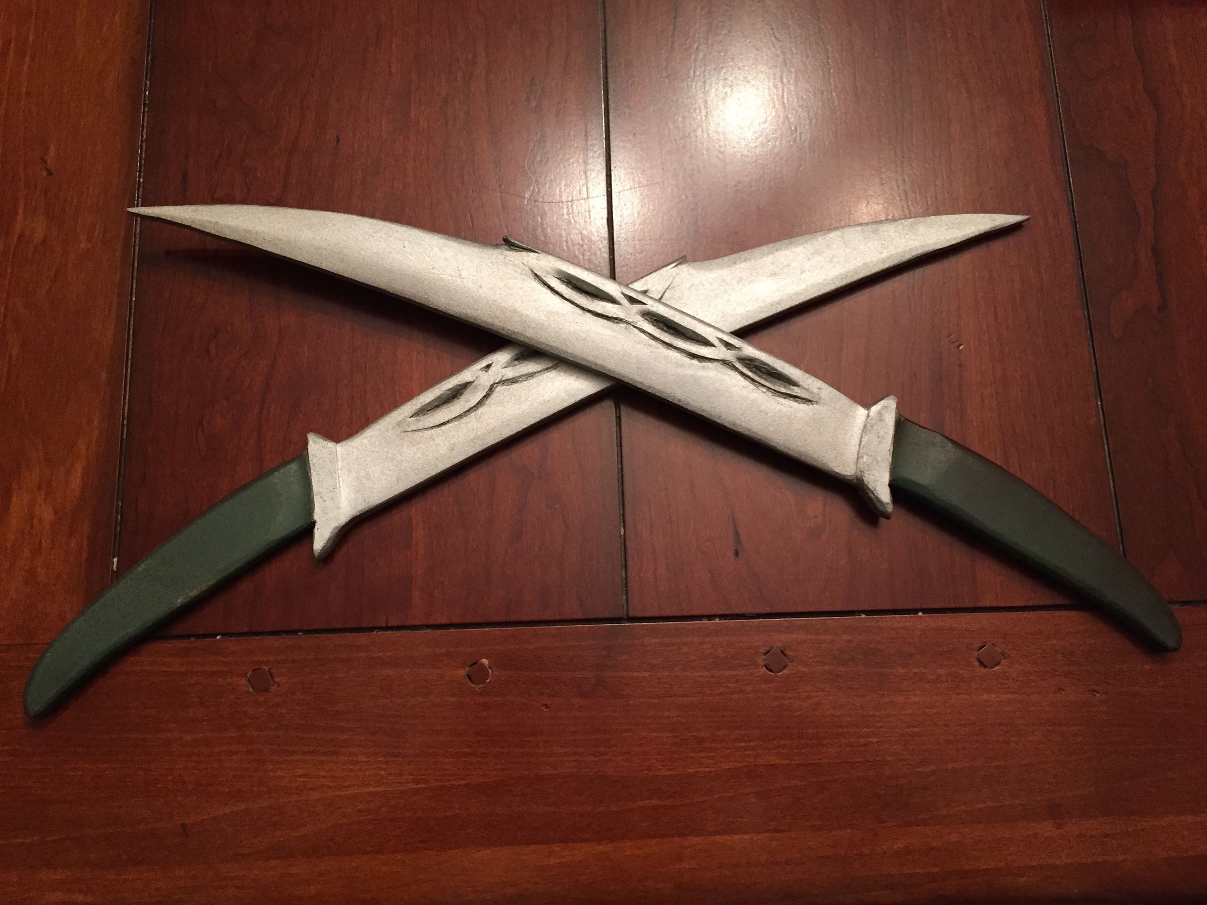 Tauriel (The Hobbit) Elvish Daggers - Quick Wooden Cosplay Props : 4 ...