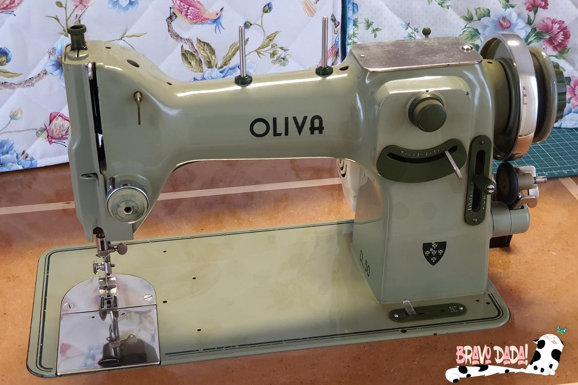 DIY How to Make a Quilted Sewing Machine Mat With Pockets and Thread ...