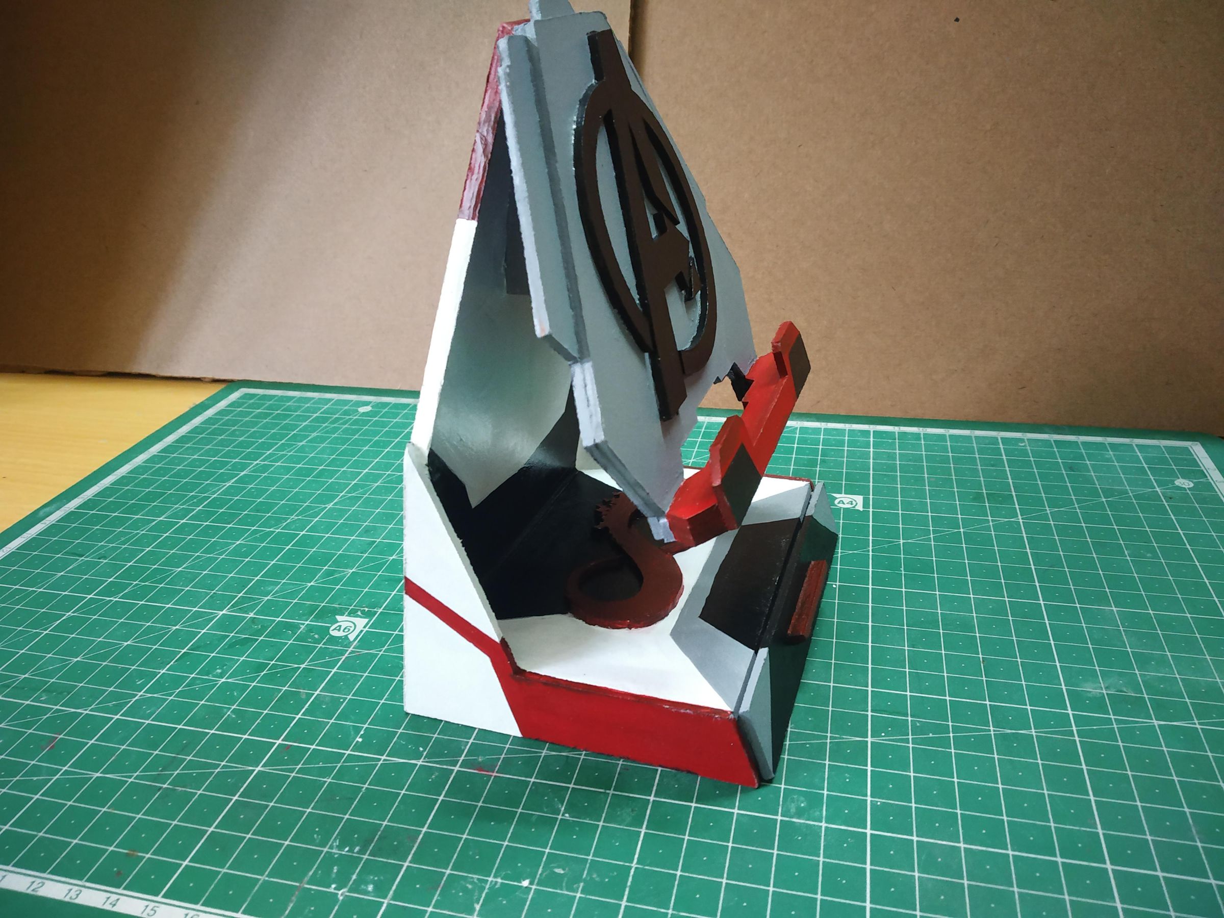 Easy Avengers Smartphone Stand : 14 Steps (with Pictures) - Instructables