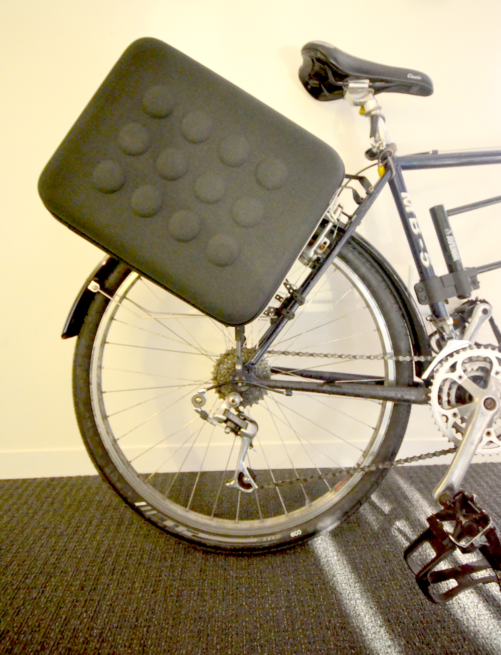 $20 Ikea Briefcase Bike Panniers : 4 Steps (with Pictures) - Instructables
