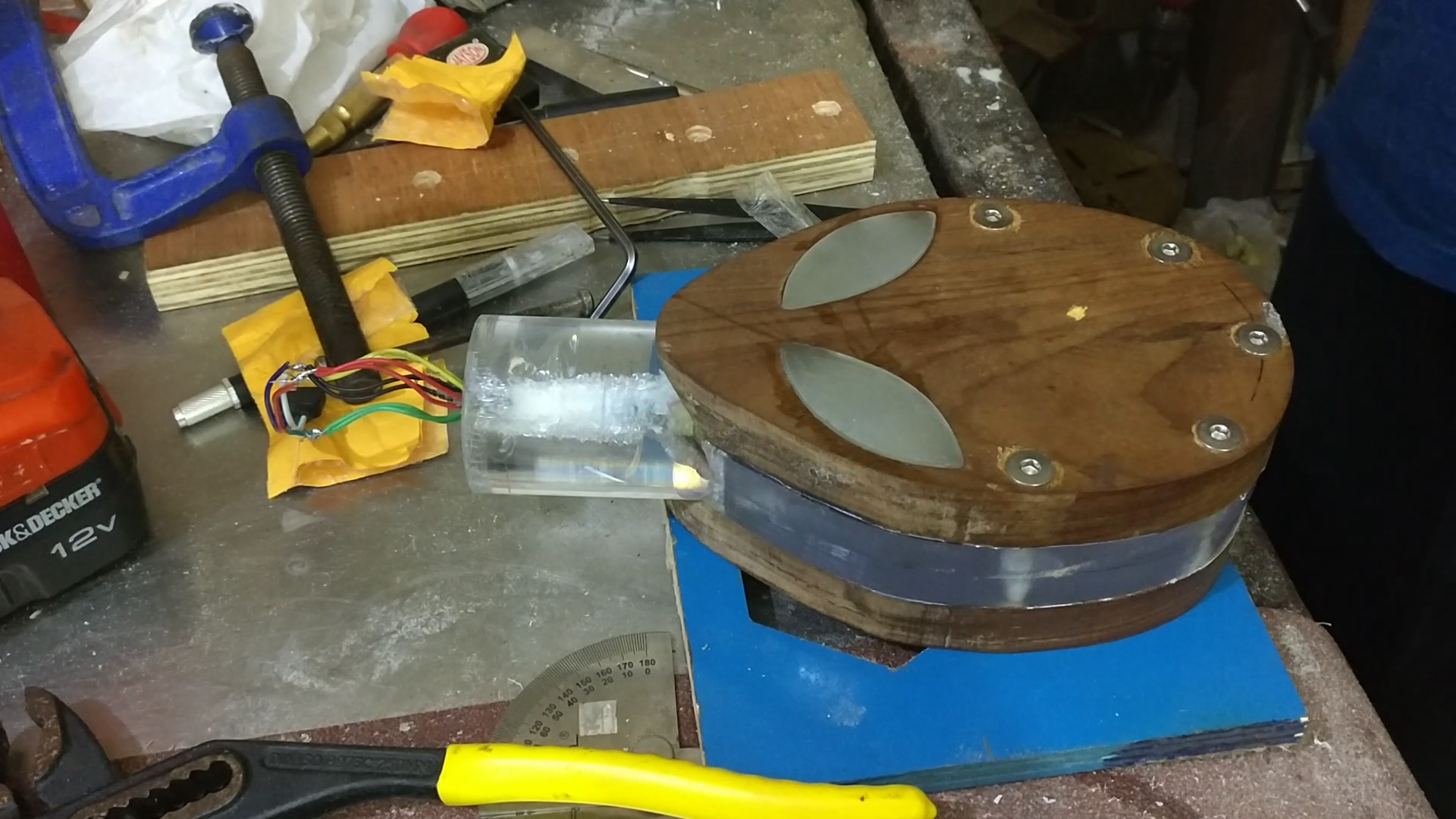 RGB Alienware Headphone Stand : 13 Steps (with Pictures) - Instructables