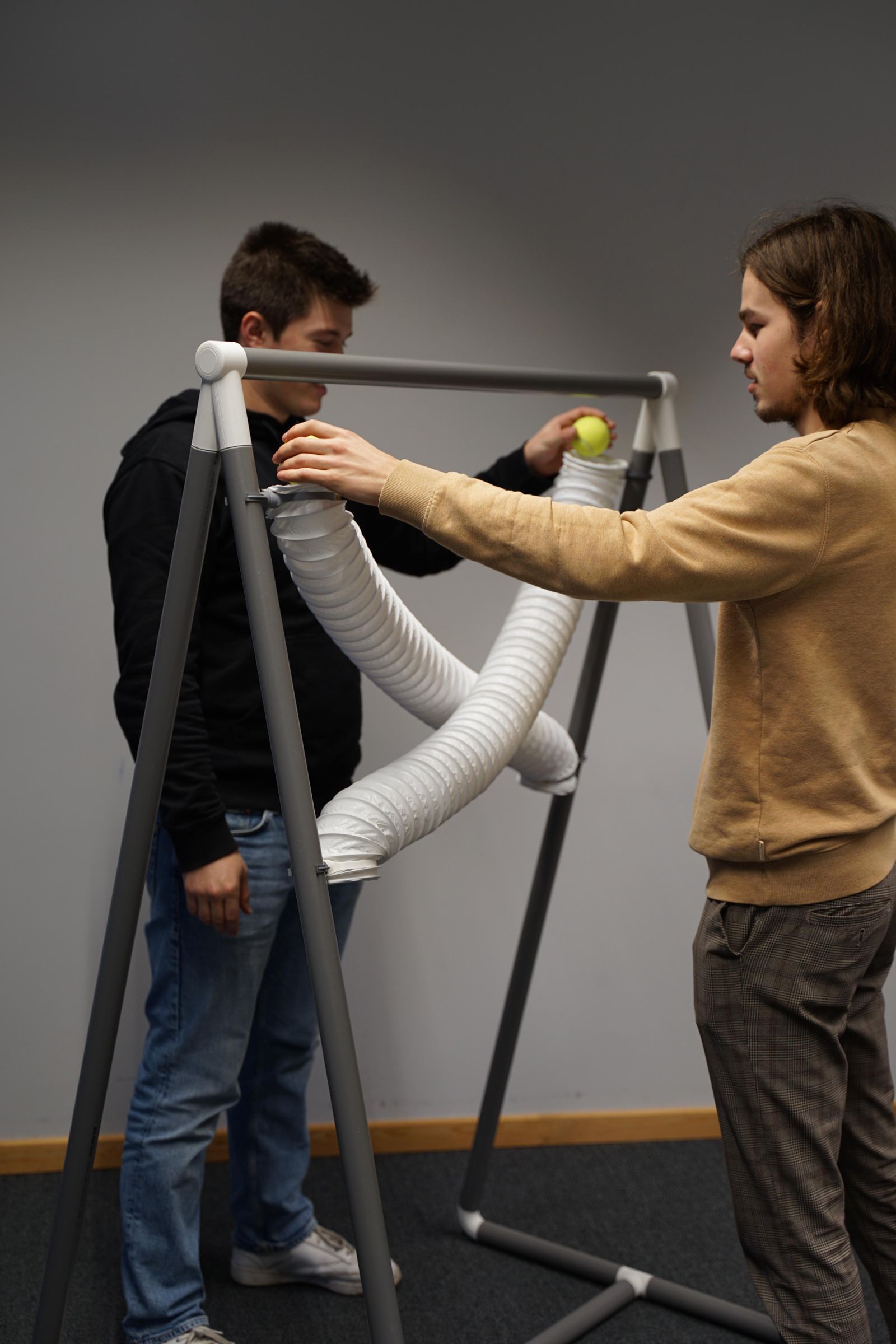 D4E1 Juggle Trestle : 5 Steps - Instructables