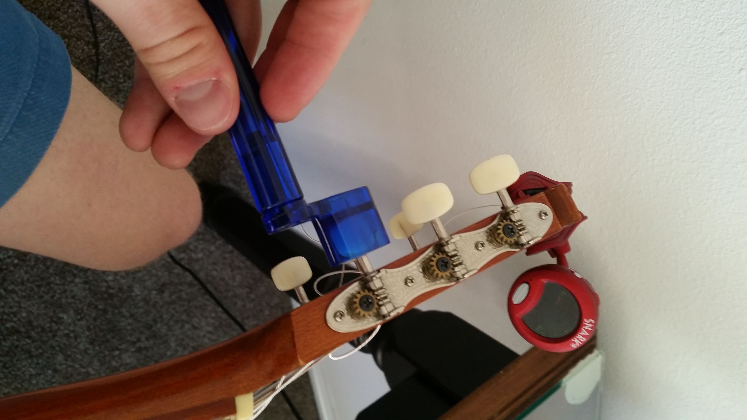 How to Re-string a Classical Guitar : 11 Steps (with Pictures ...