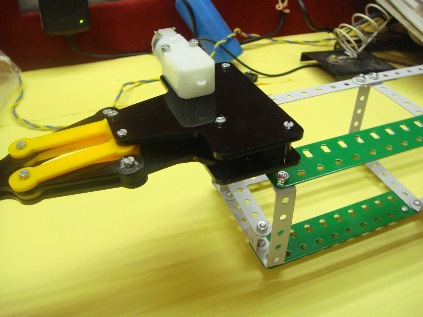 Halloween Robotic Claw : 12 Steps (with Pictures) - Instructables