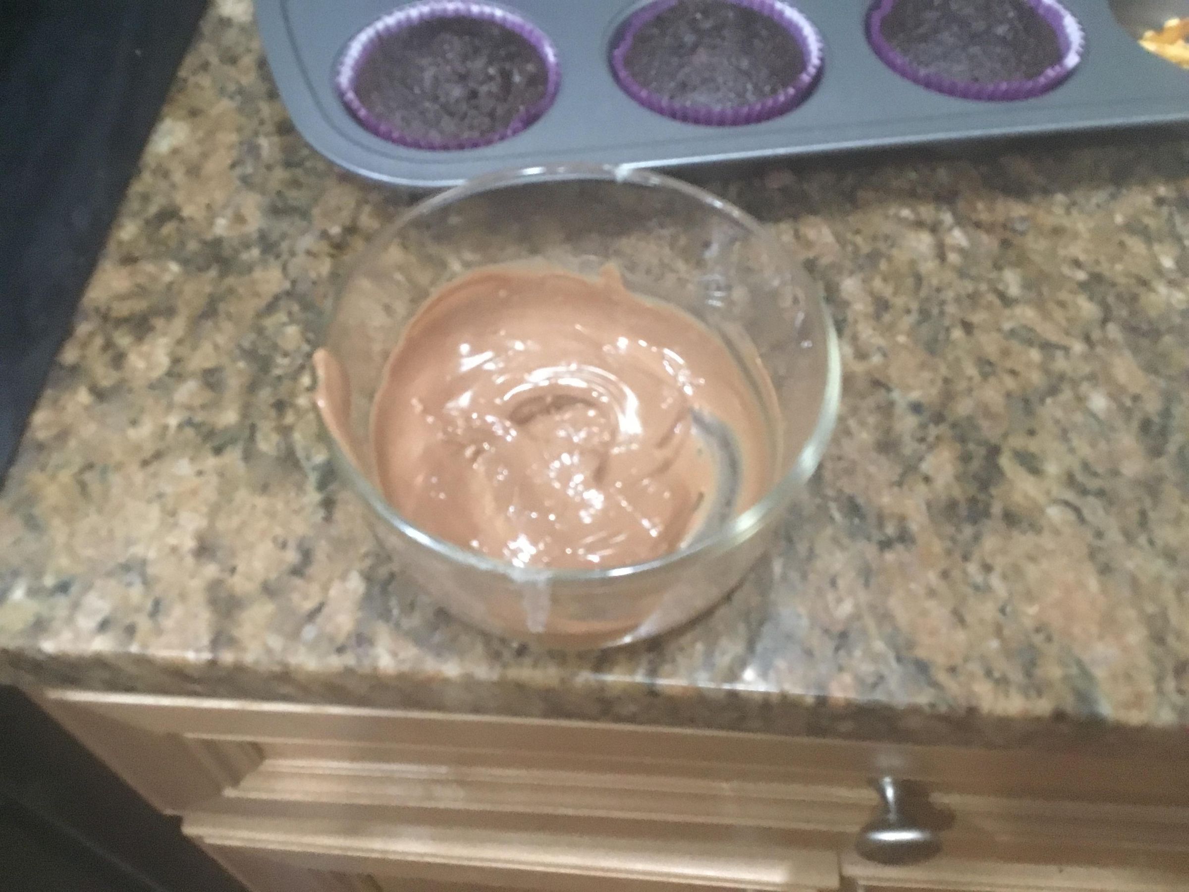 Easy Halloween Themed Chocolate Chip Cupcakes With Edible Spider : 6 ...