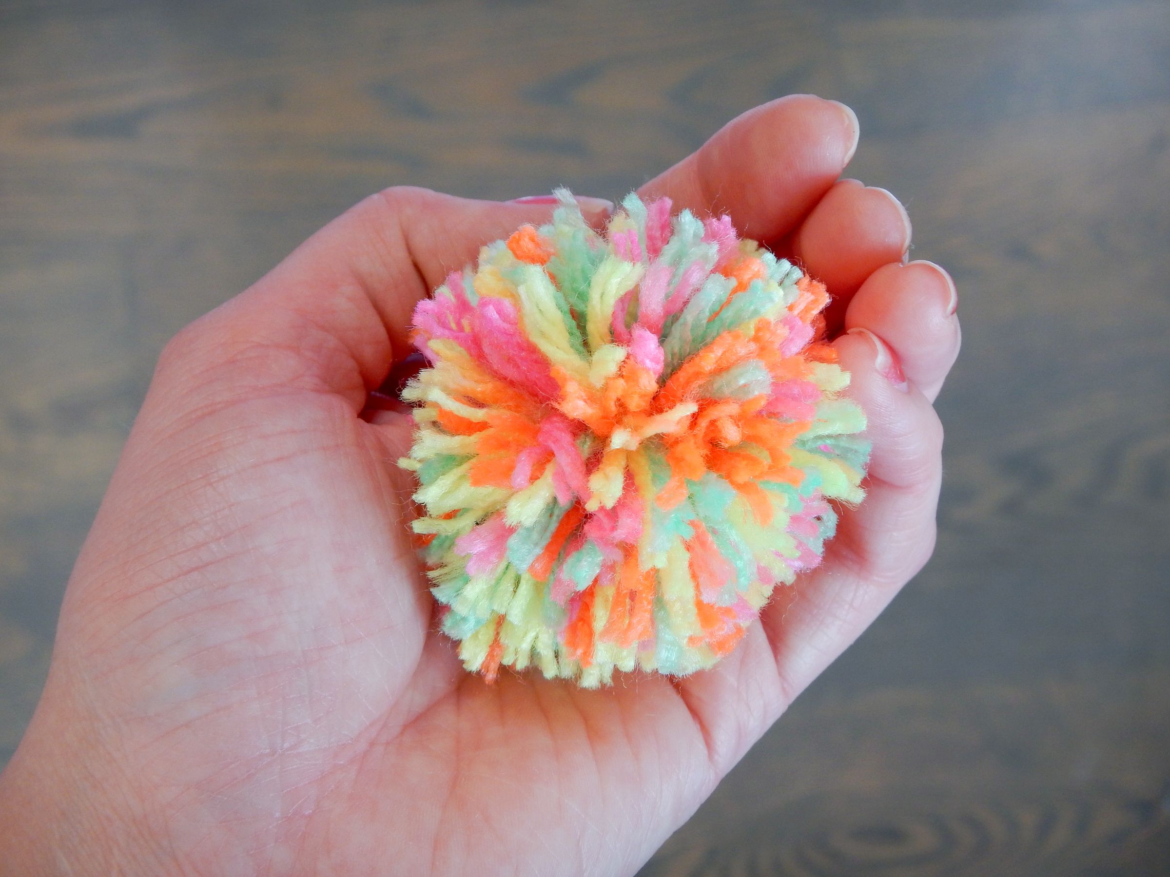 How to Make a Pom Pom With Your Hand : 4 Steps (with Pictures ...