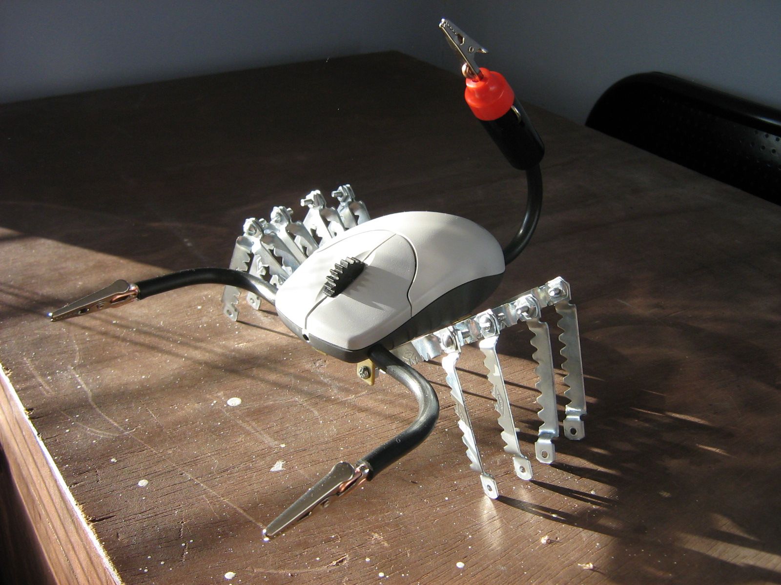Make a Desktop Scorpion (using a Dead Mouse and Clips) : 7 Steps (with ...