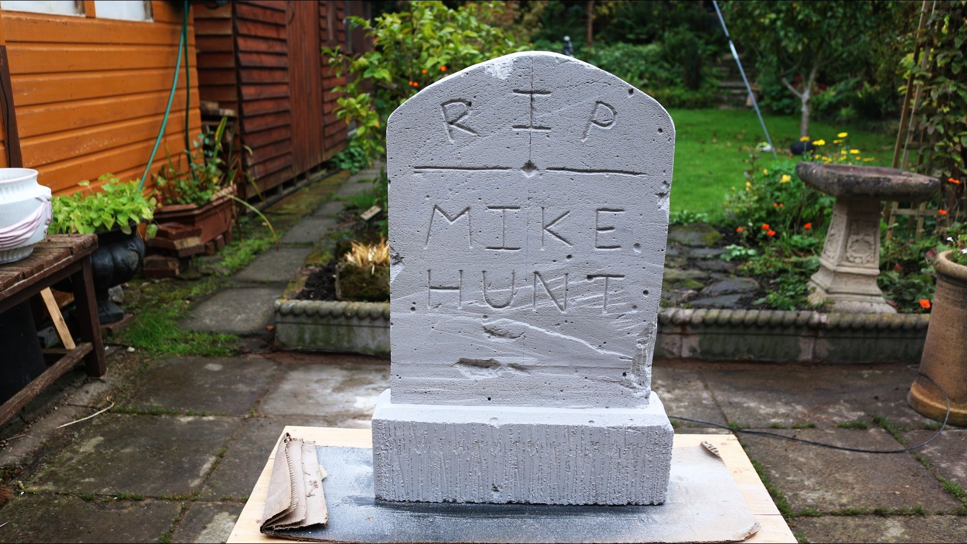 How to Make a Halloween Tombstone From Breeze Blocks : 5 Steps ...