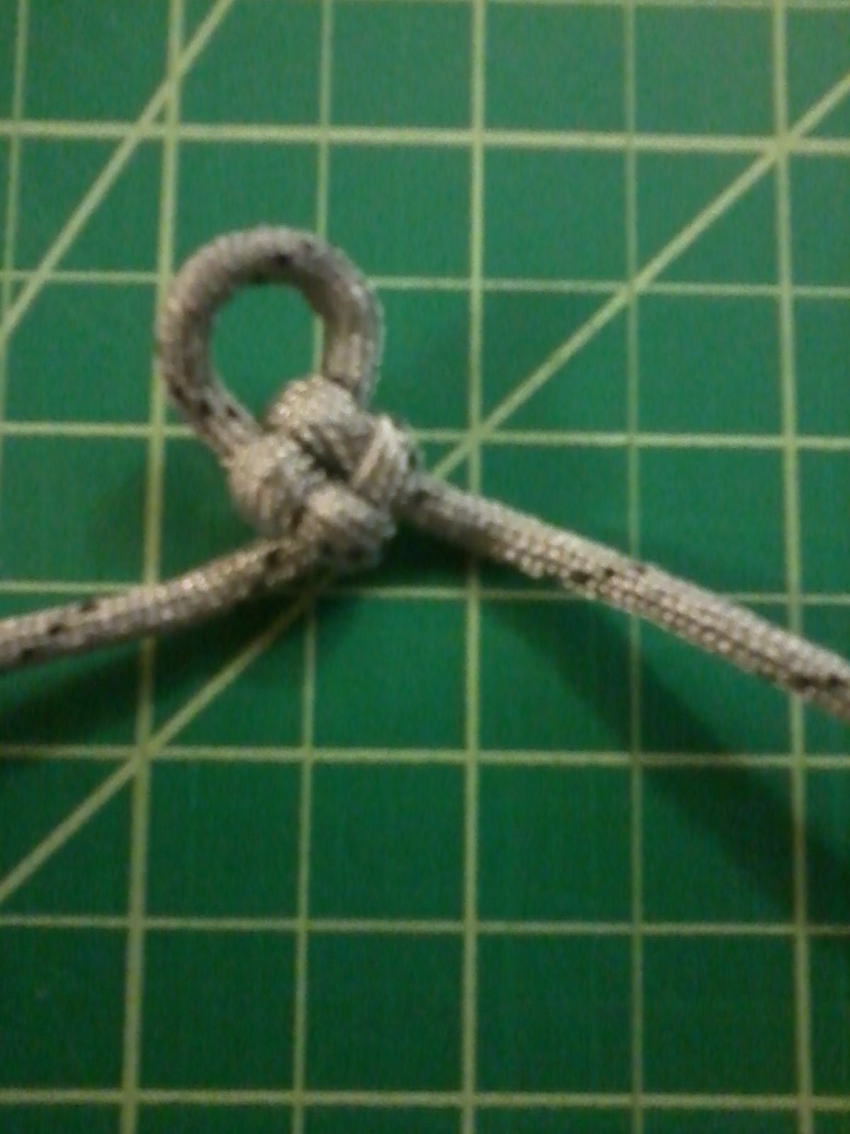 Paracord Cross-Knot Cross : 12 Steps - Instructables