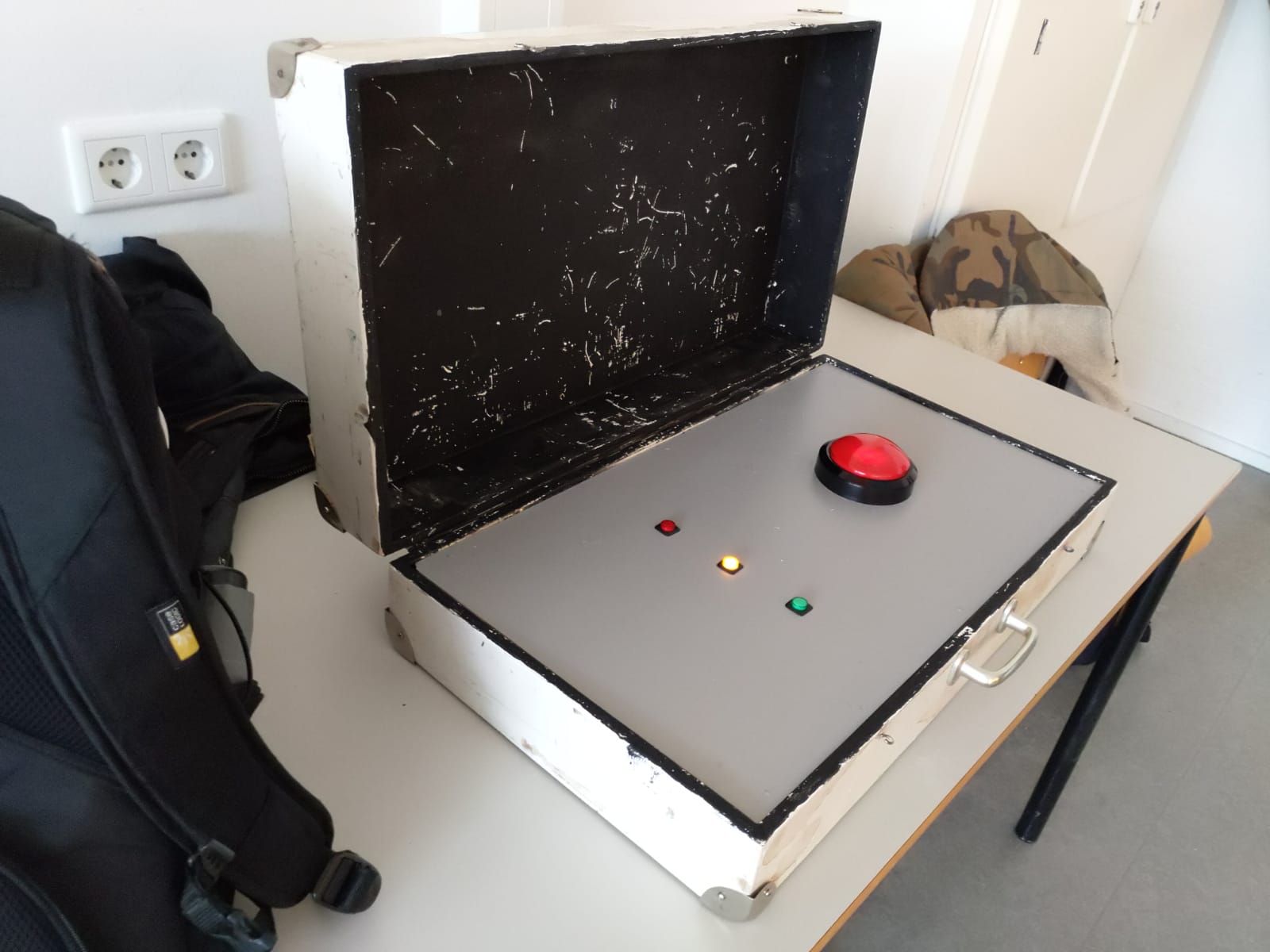 Magic Sound Suitcase : 6 Steps - Instructables