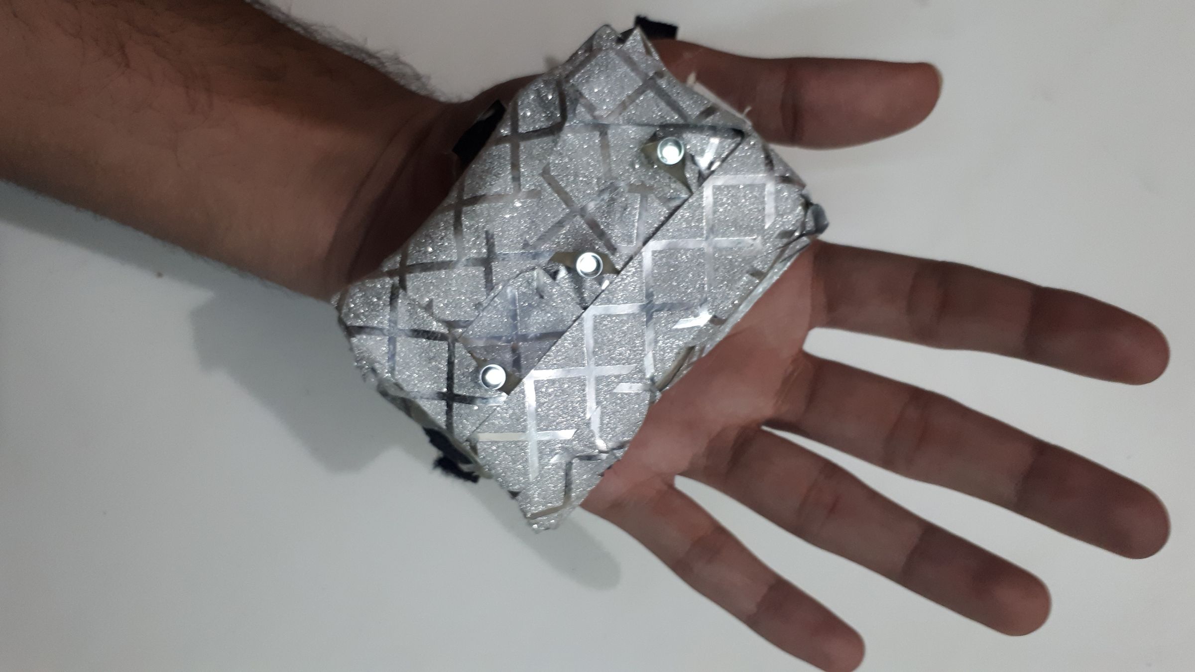 Wear to Glow:A Palm Heat Powered Flashlight : 9 Steps - Instructables