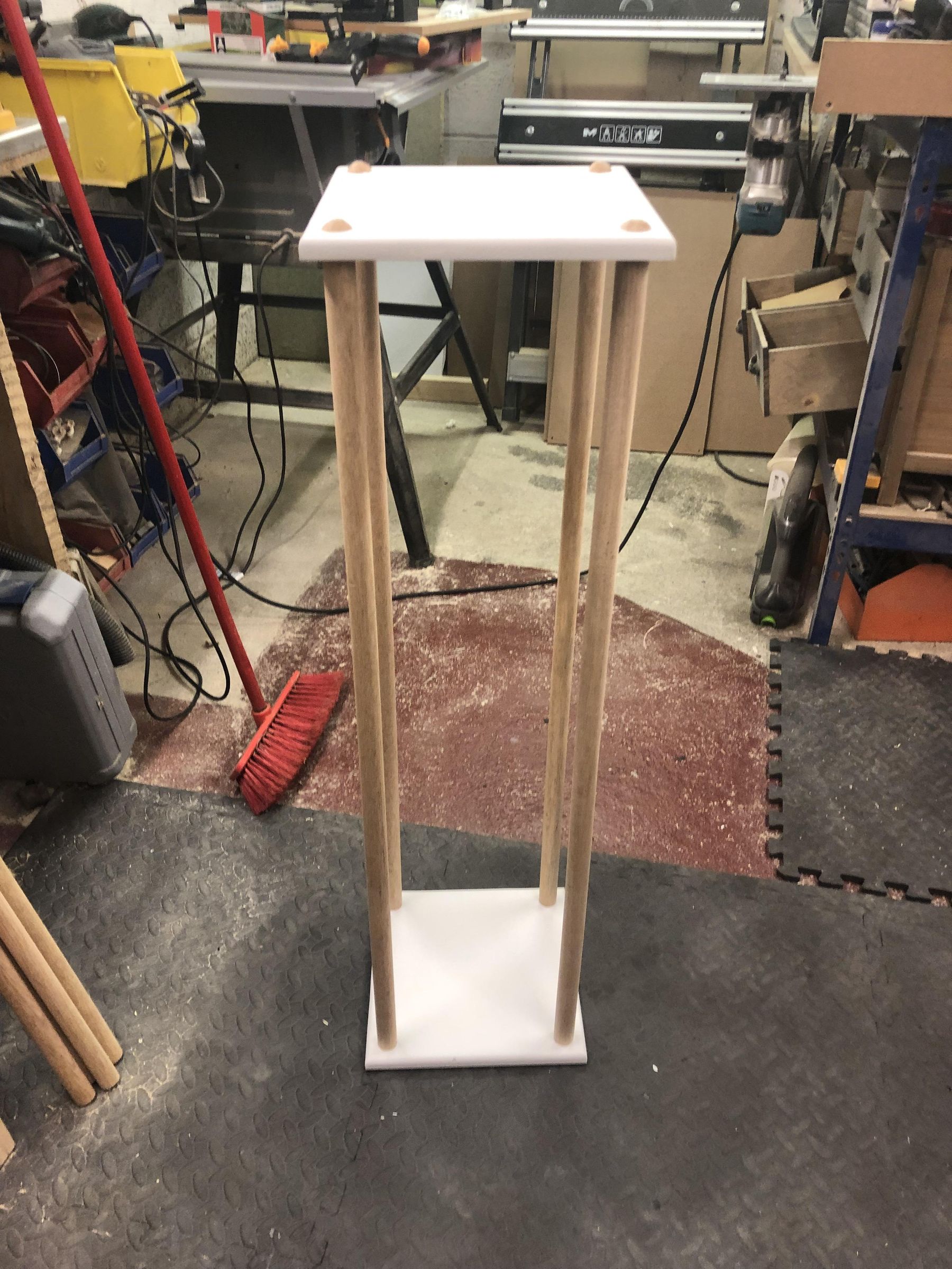 Broom Shaft and MDF Tall Plant Stand El Cheapo! : 5 Steps (with ...