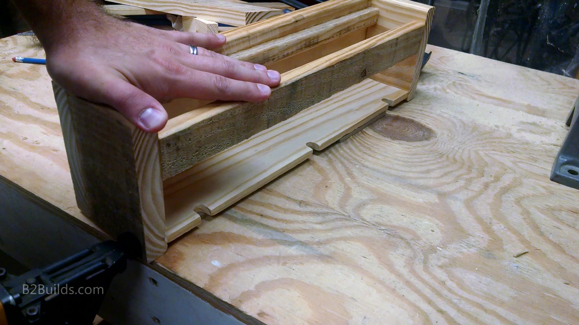 Floating Shelf Charging Station From Pallet Wood : 9 Steps (with ...