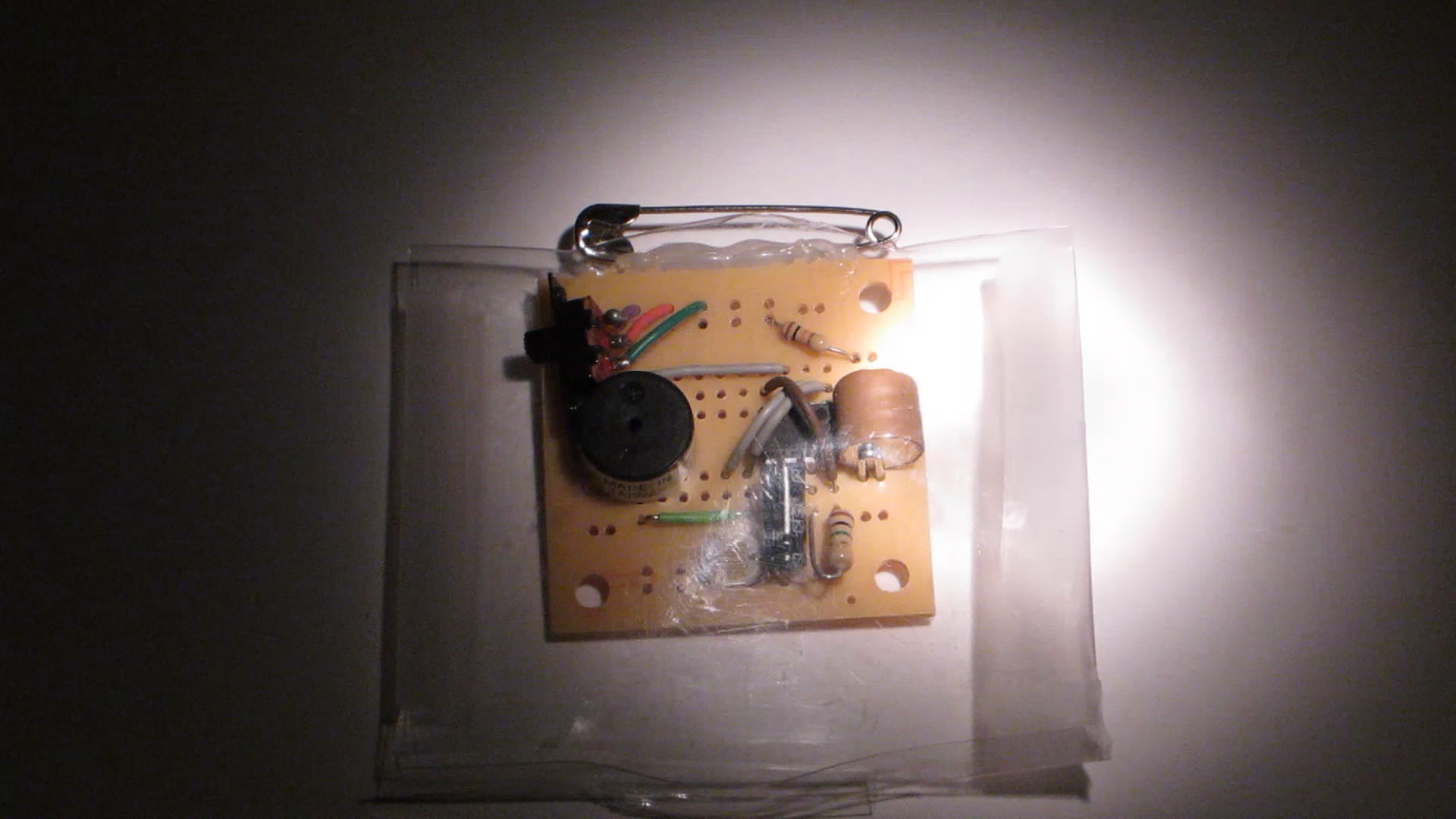 Flashlight Tag Light Sensitive Badges : 8 Steps - Instructables