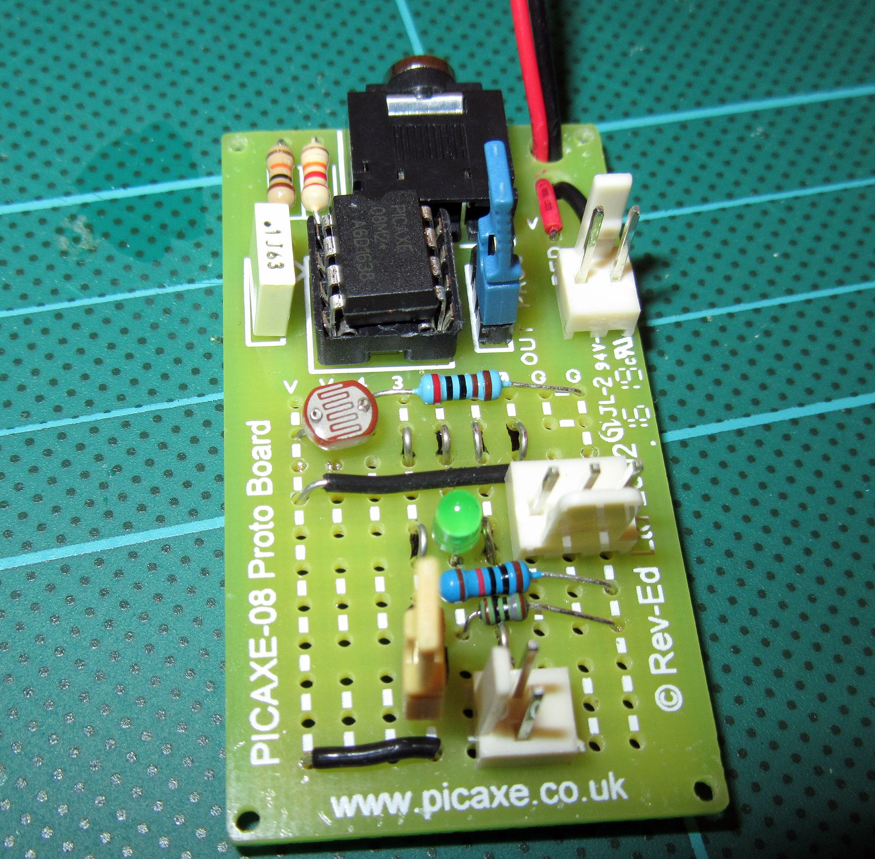 Picaxe Greenhouse Light Sensor Controller : 7 Steps (with Pictures) - Instructables