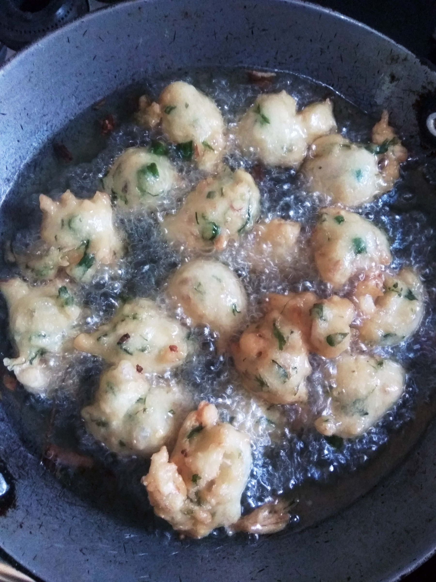 Indian Style Onion Bonda : 5 Steps - Instructables
