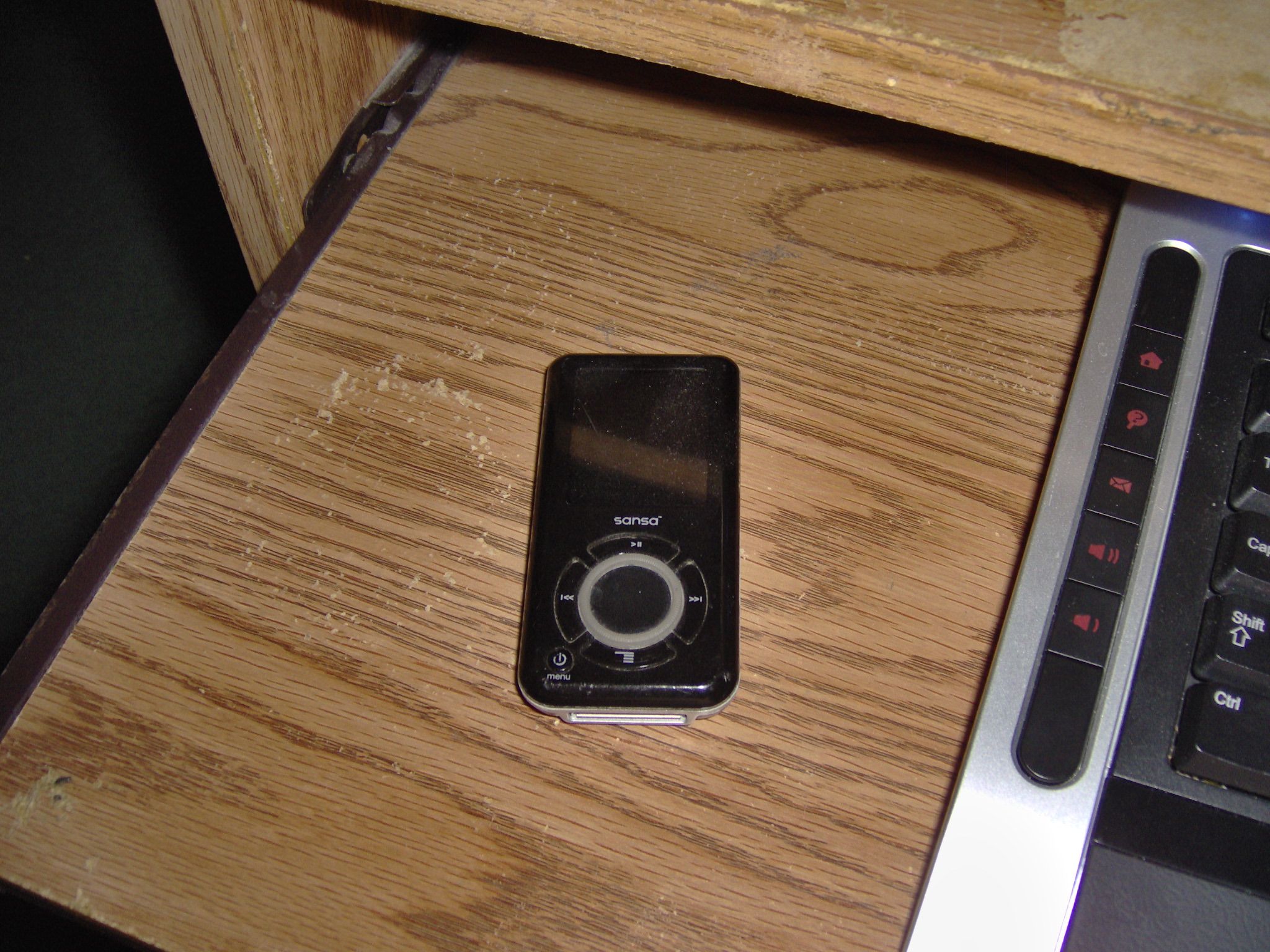 Repair Your SanDisk Sansa E200 MP3 Sound, LCD, Battery, & Memory : 5 ...
