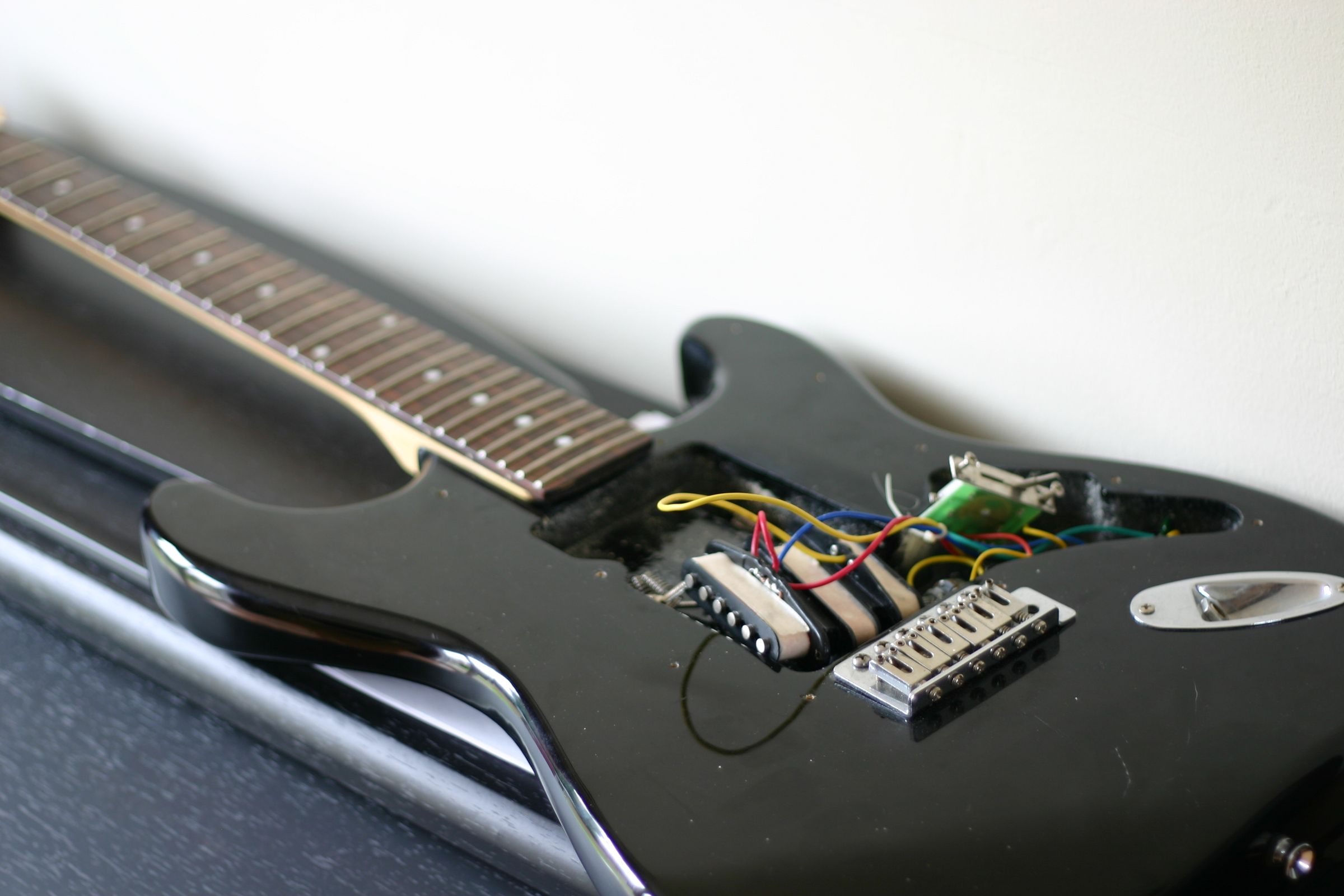 Guitar Modifications, Painting and Tinkering : 7 Steps - Instructables