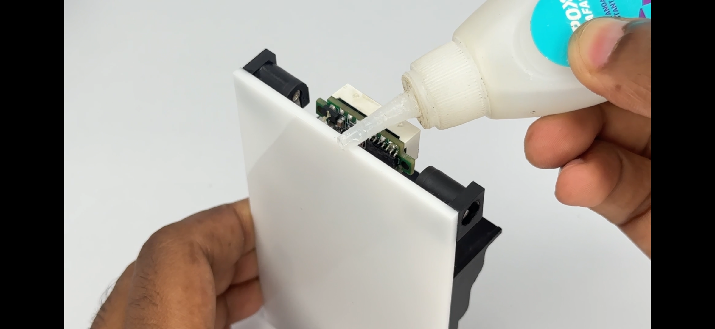 Build a Compact WiFi UPS at Easy : 10 Steps (with Pictures) - Instructables