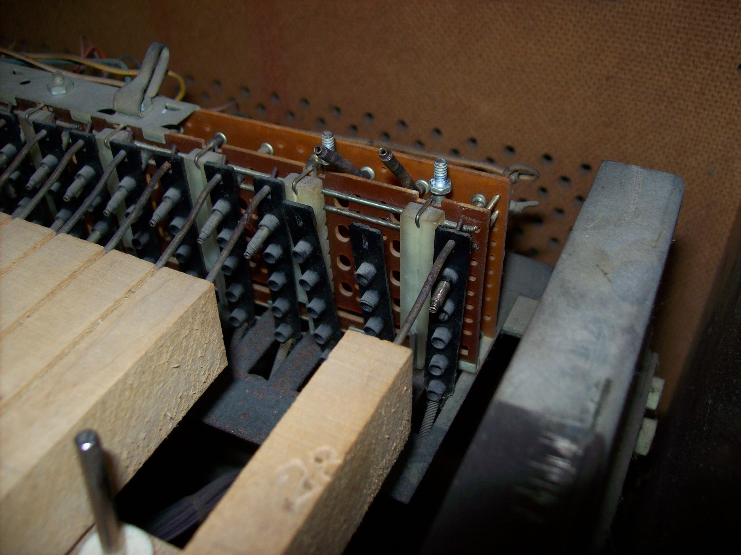 Repairing an Electronic Organ : 8 Steps (with Pictures) - Instructables