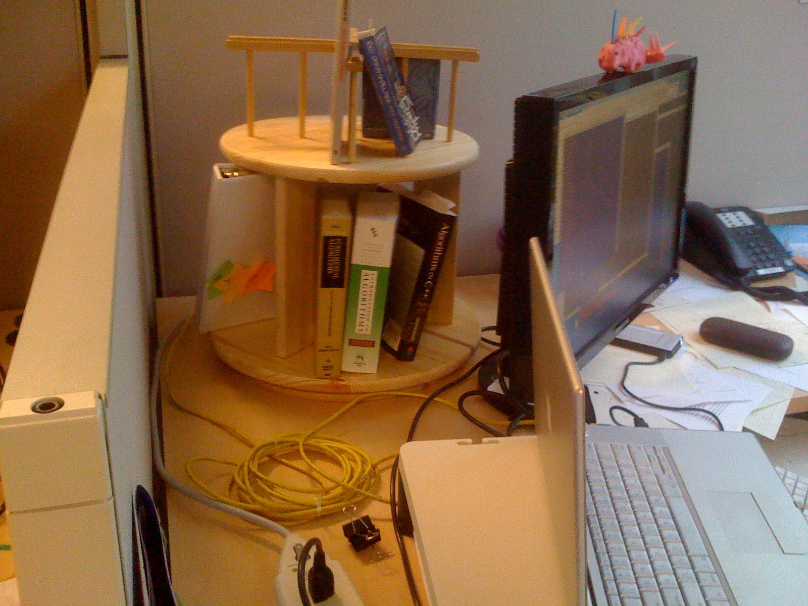Lazy Susan Bookcase : 9 Steps - Instructables