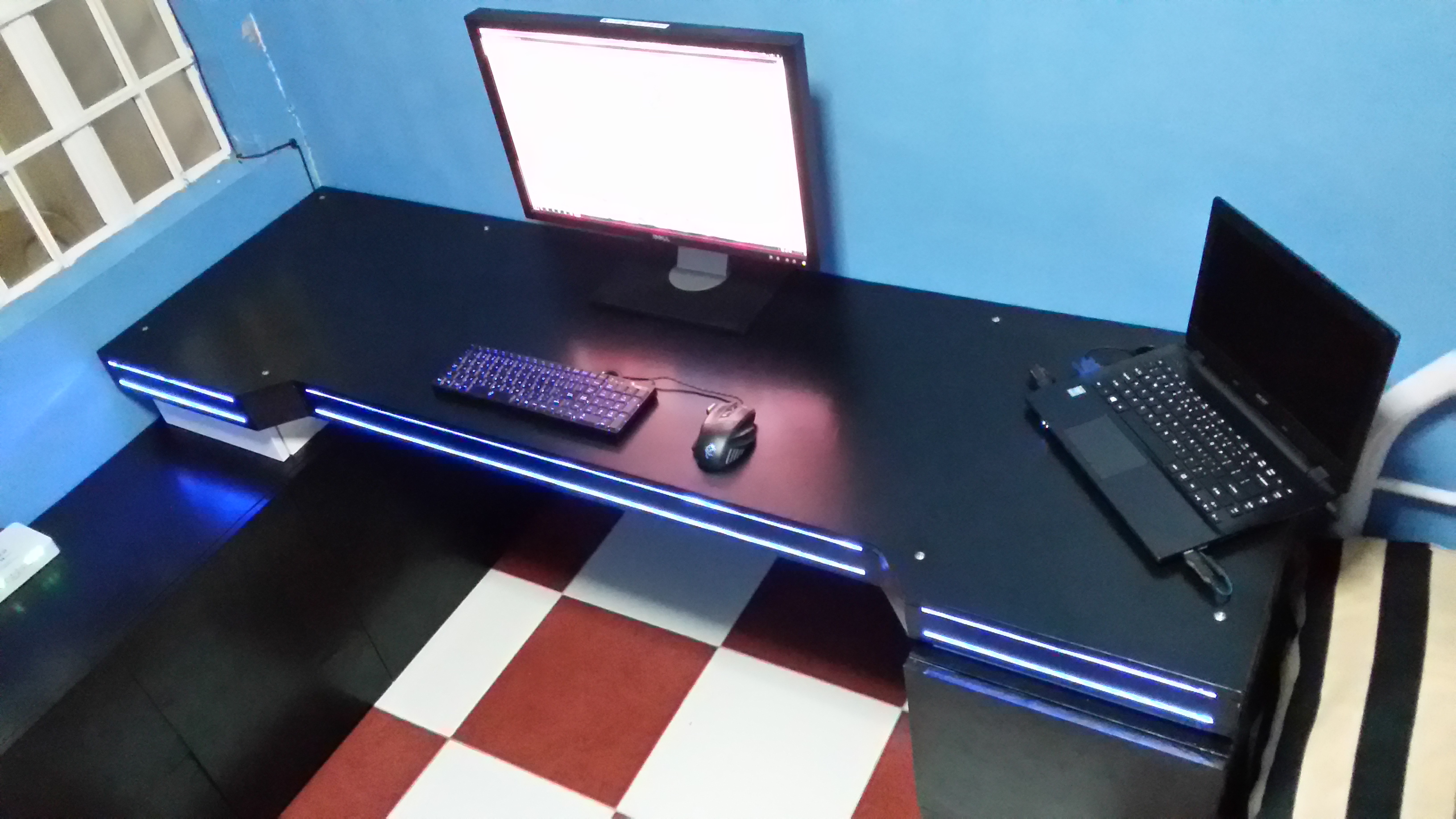 Extreme Office/Gaming Desk! : 8 Steps (with Pictures) - Instructables