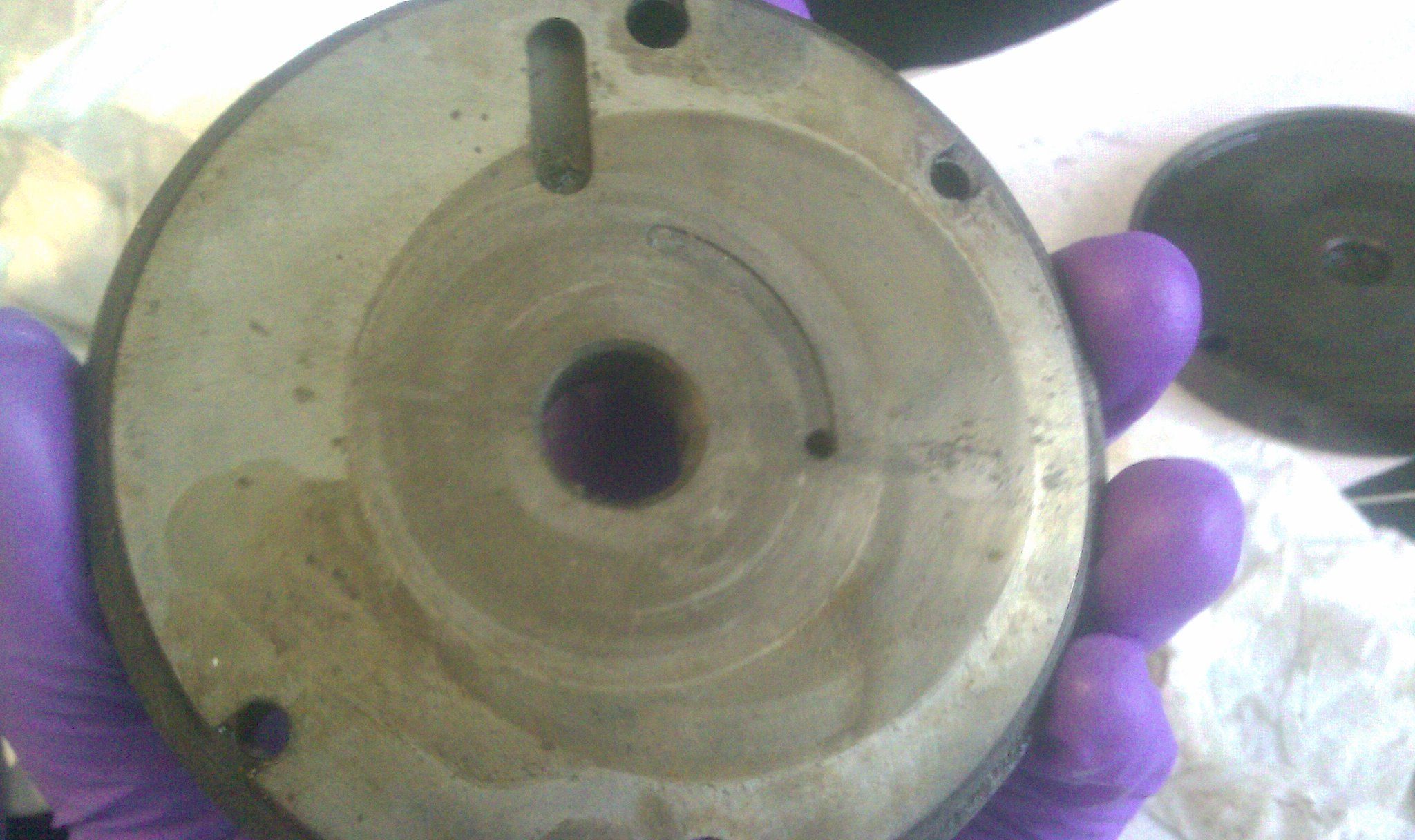 Repairing/Cleaning/Unsiezing Edwards RV8 Vacuum Pump : 10 Steps ...