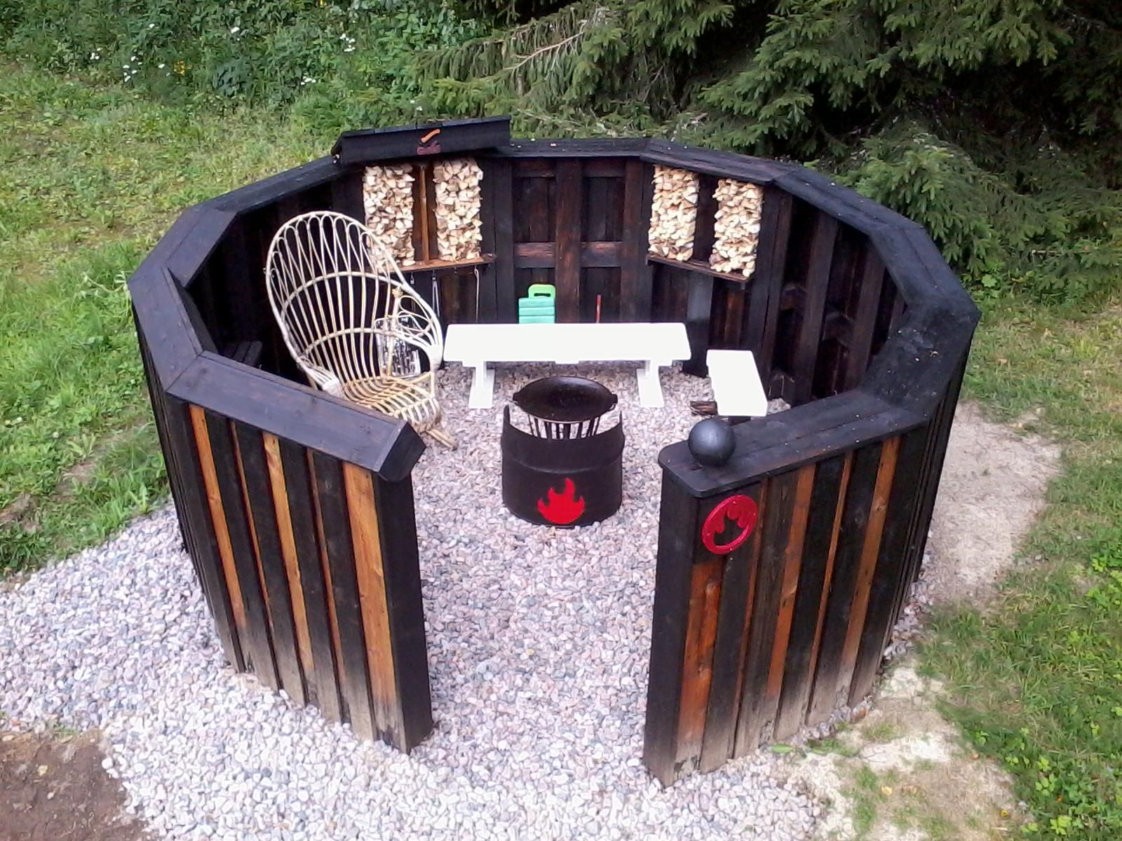 Circular Fire Pit From 12 Upcycled Pallets : 3 Steps (with Pictures ...