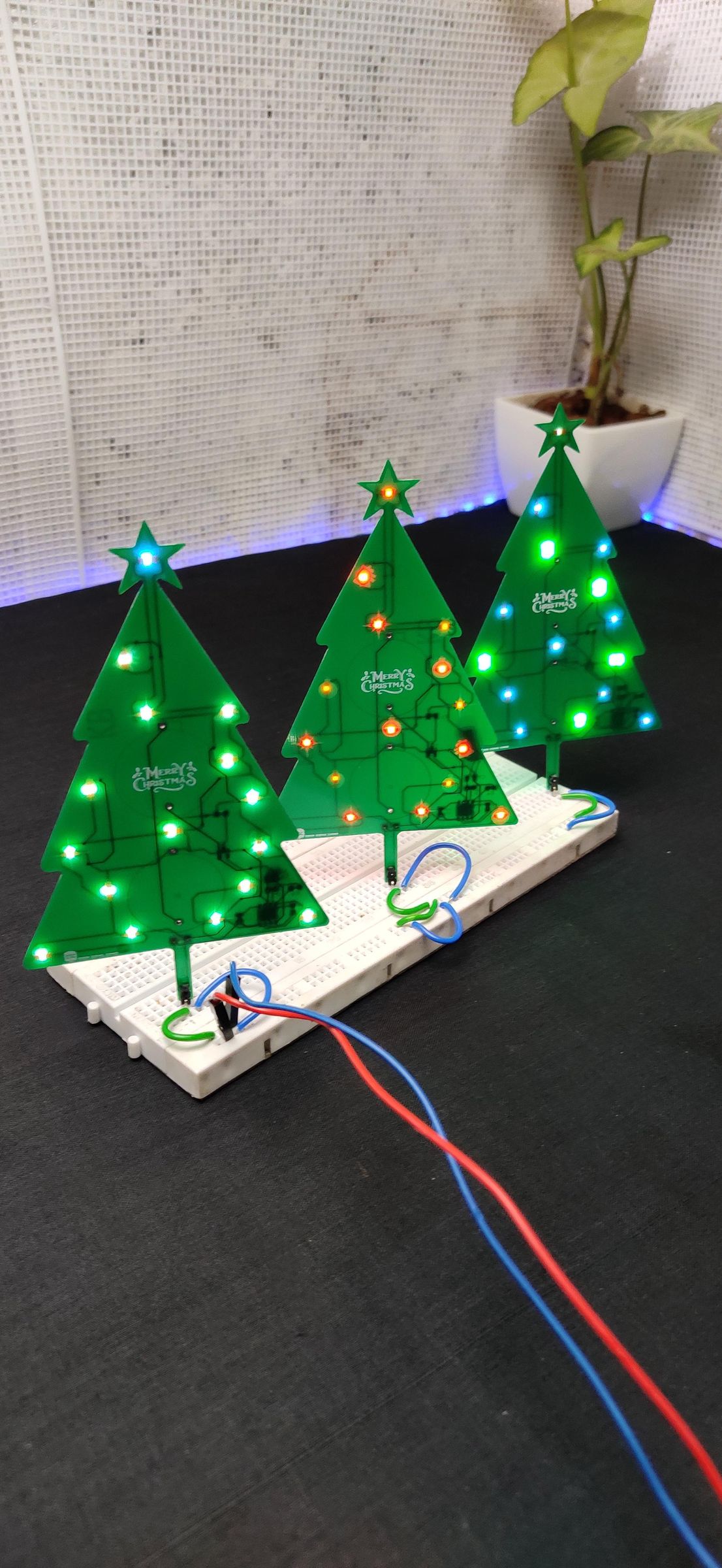 BLINKING LED PCB CHRISTMAS TREE : 6 Steps - Instructables