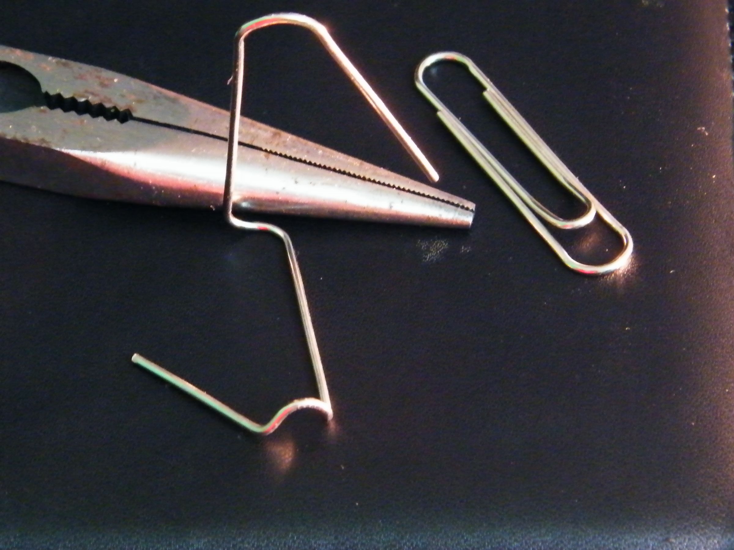 DIY Phone Stand - Paper Clip Mobile Phone Stand - 2min, $0 Project : 5 ...