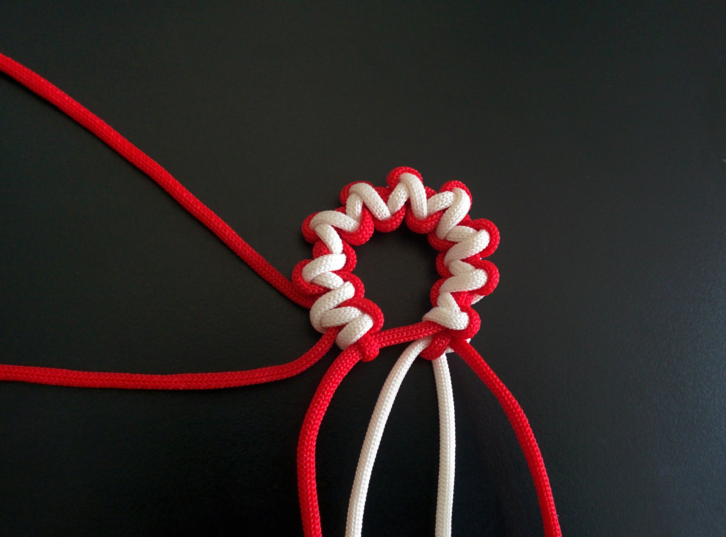 Paracord Desert Flower Medallion : 21 Steps (with Pictures) - Instructables