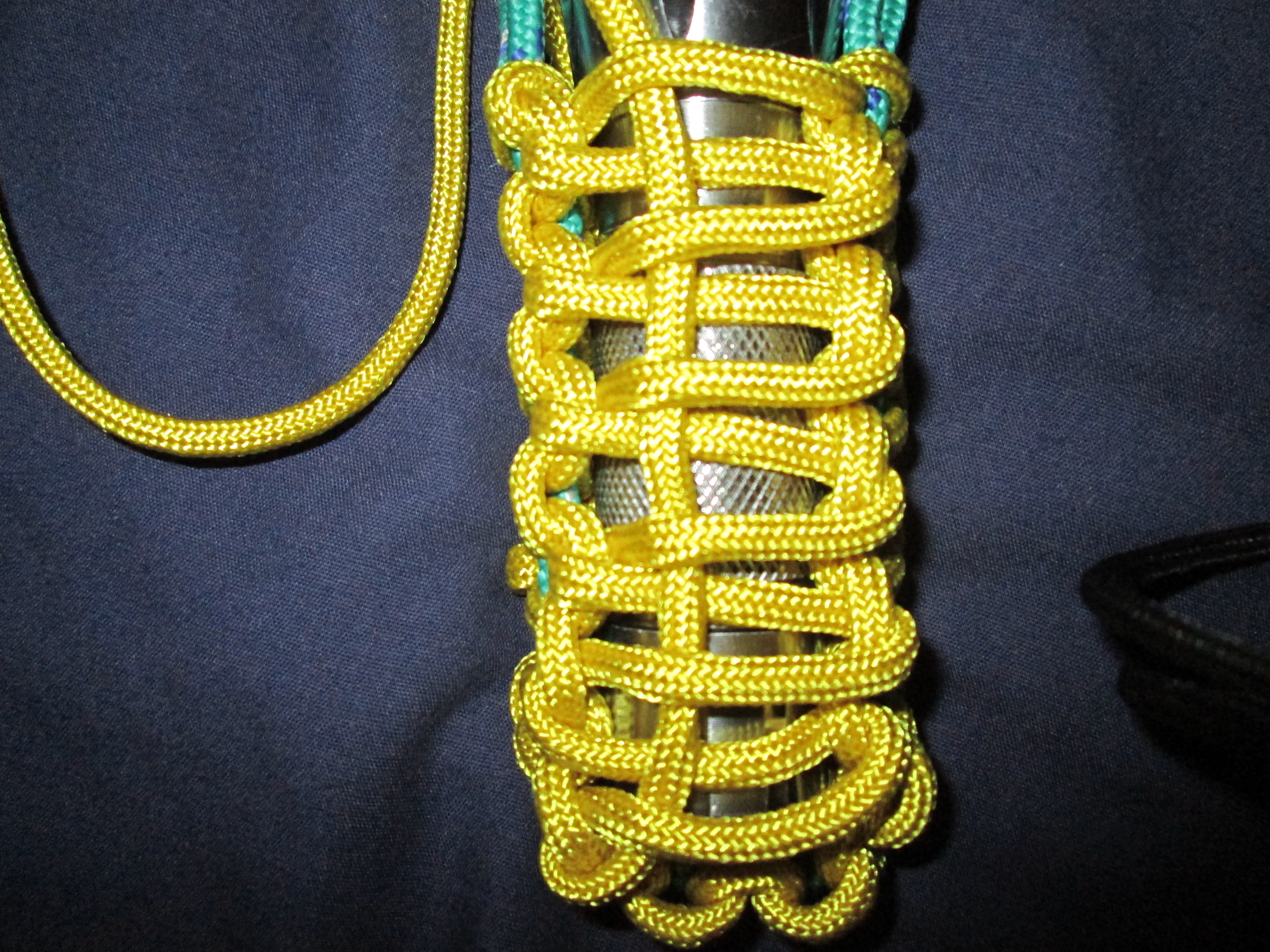 Paracord Flashlight Holster : 7 Steps - Instructables